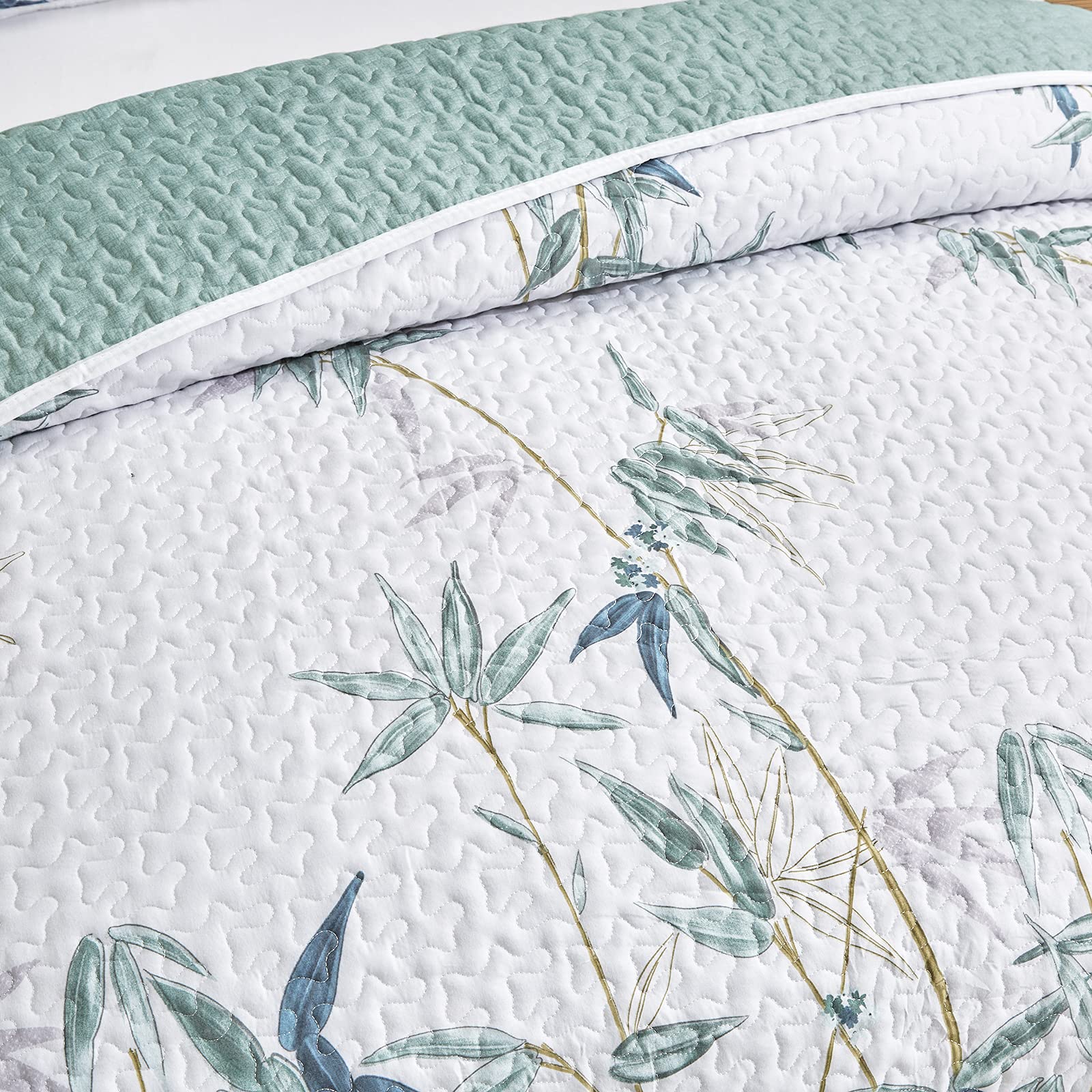 Botanical Quilt Set 3 Pieces Full/Queen Size, Green Leaves Printed on White Reversible Bedspread Coverlet Set, Soft Microfiber Lightweight Bed Cover for All Season (90" x 90", 1 Quilt+ 2 Pillow Shams)