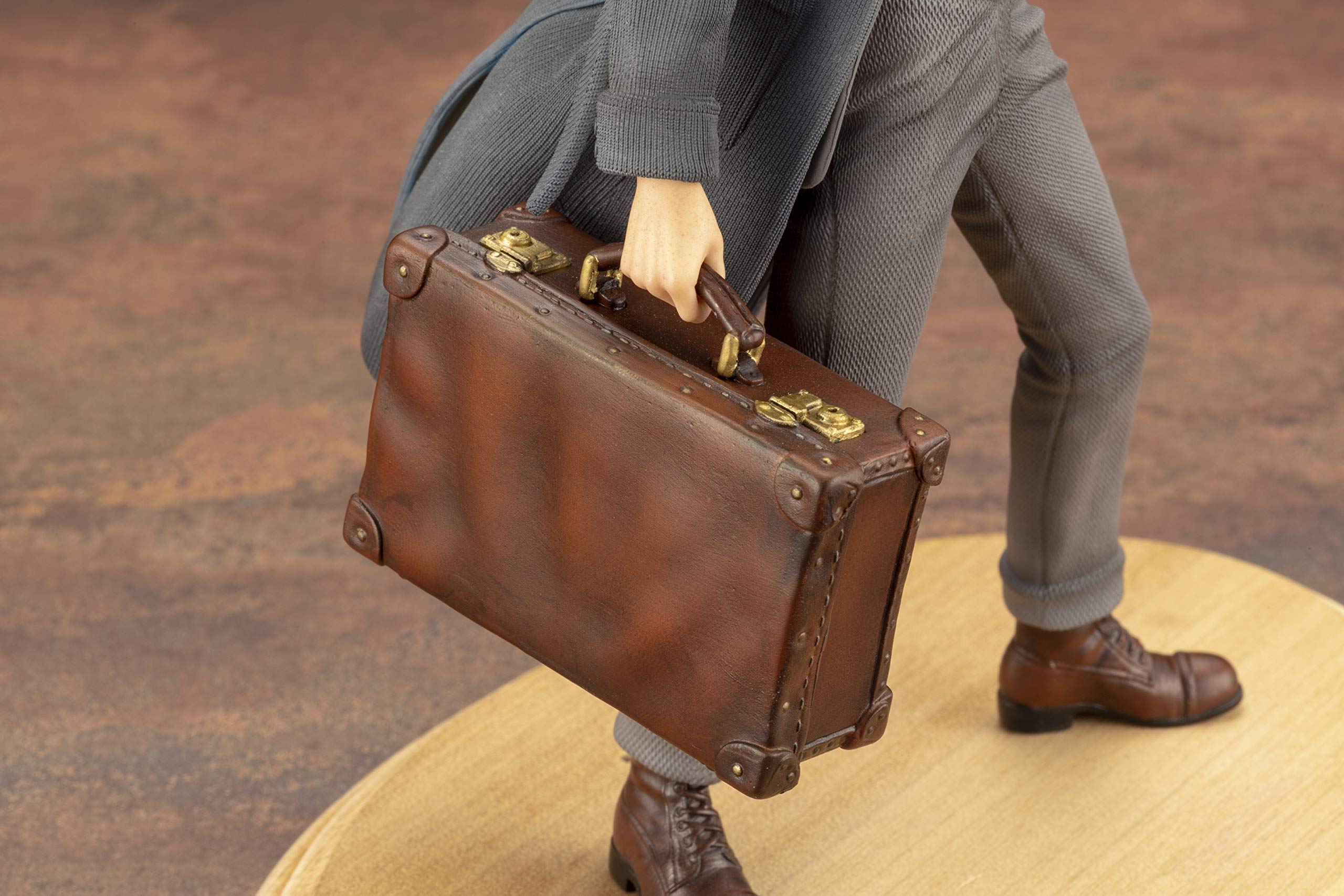 Kotobukiya SV229 Fantastic Beasts: The Crimes of Grindelwald: Newt Scamander Artfx+ Statue, Multicolor