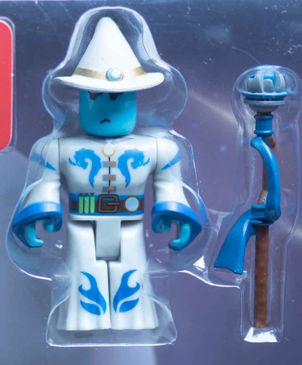 Roblox Classics Series 4 Twenty-One Piece Set 12 Exclusive Virtual Codes