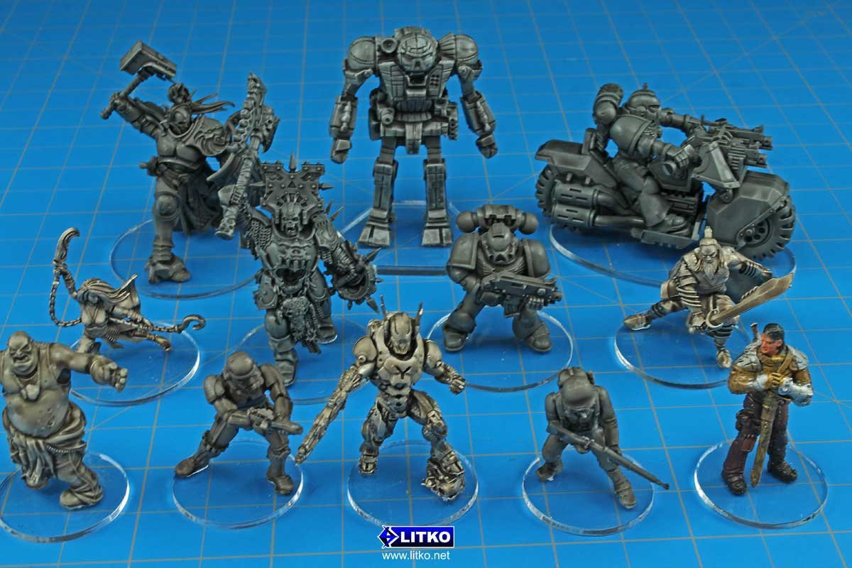 LITKO Clear Round Miniature Bases | 1.5mm Thick | Circular Figure Stands for Wargaming Boardgaming and Collectible Figures (25 Count Pack, 25mm)
