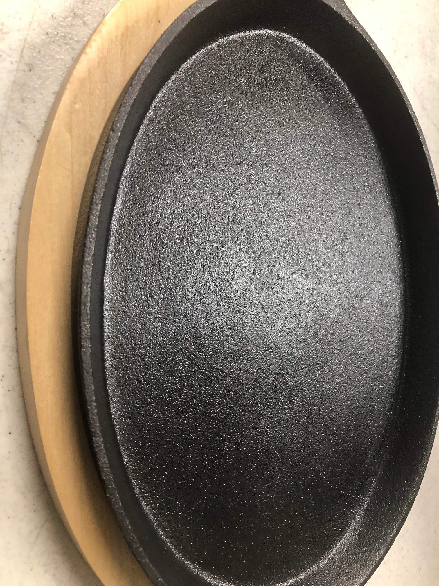 Brooks AG Parts Four Pre-seasoned Cast Iron Fajita Pan Sets,Includes Wooden Serving Bases,Padded Handle Sleeve and Cast Iron Skillet