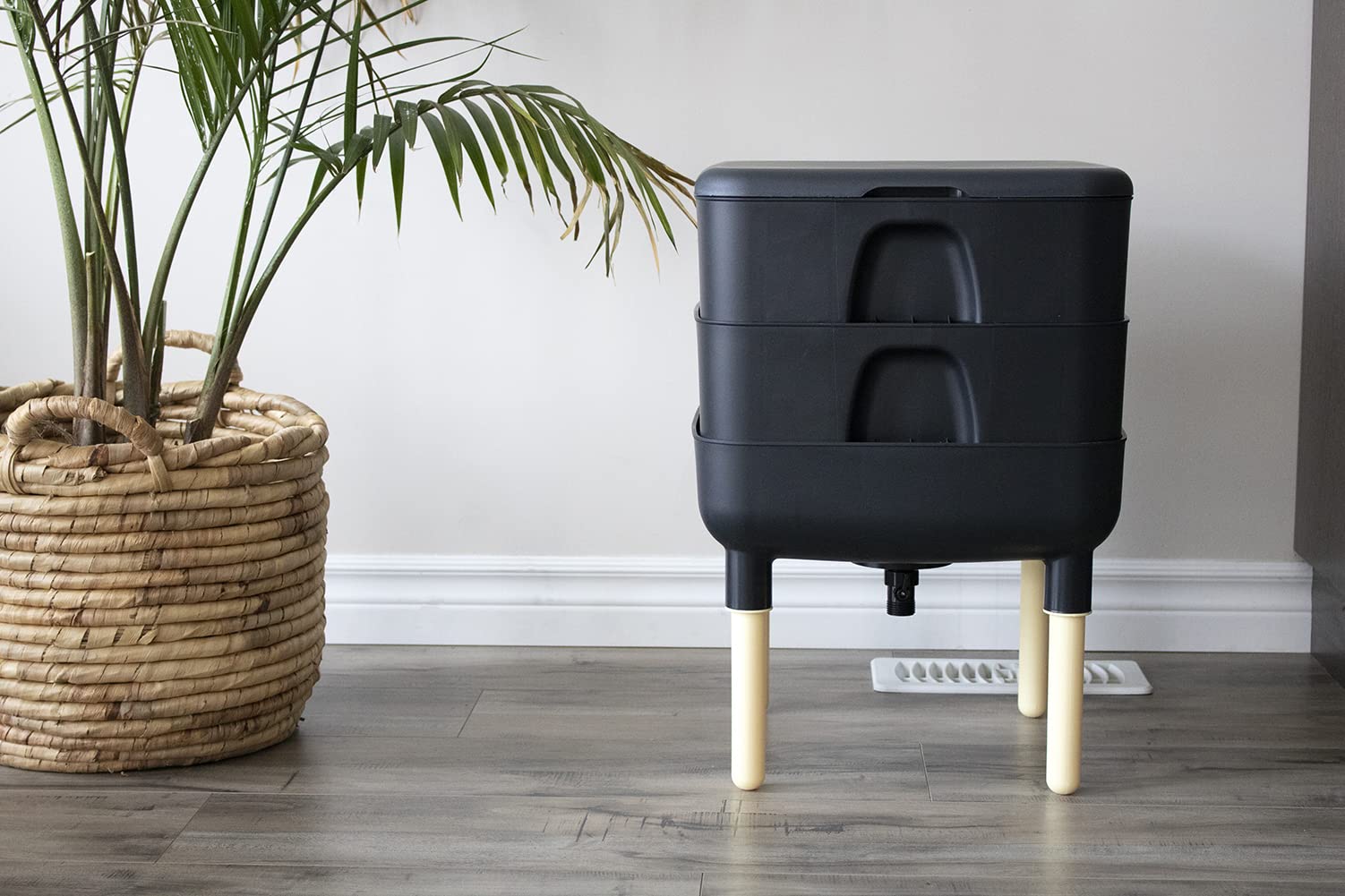 FCMP Outdoor - The Essential Living Composter, 2-Tray Worm Composter, Black