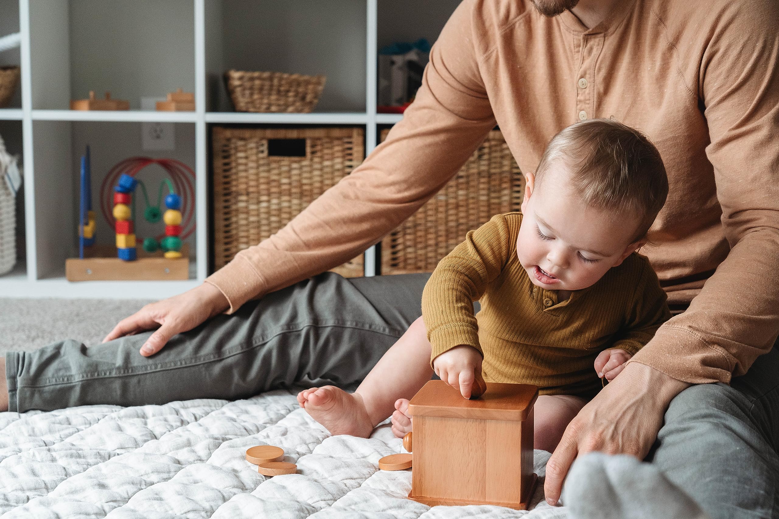 Montessori Coin Box Object Permanence - Wooden Coin Drop Toys for 1 Year Old - Develops Spatial Awareness & Cognitive Skills - Engaging and Educational Activity for Babies and Toddler Coins Toy