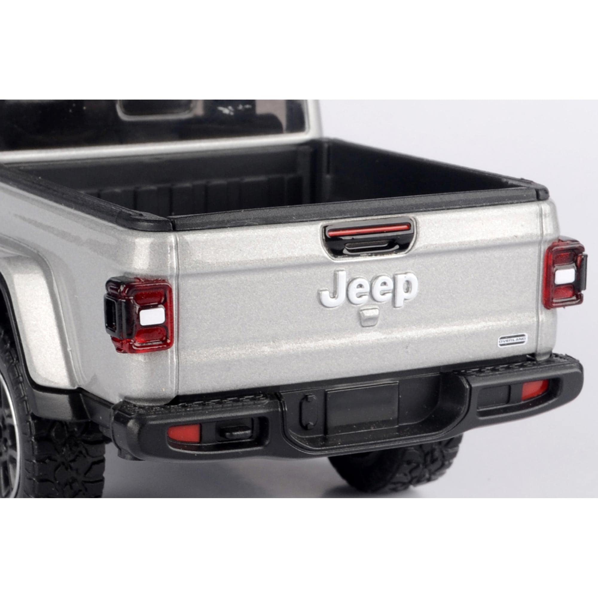 Motormax Toy 2021 Gladiator Overland (Closed Top) Pickup Truck Silver Metallic 124-127 Diecast Model Car by Motormax 79365