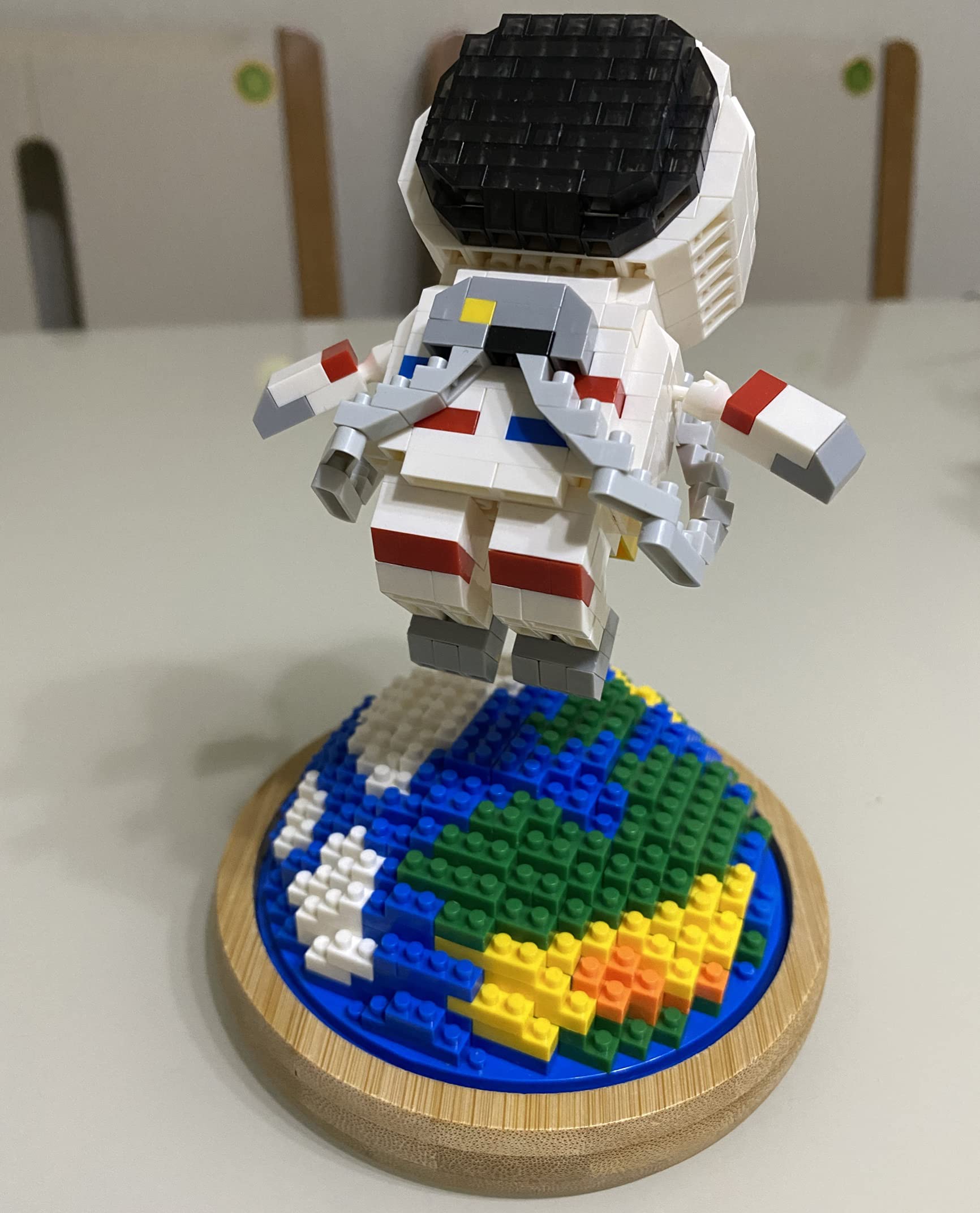 Uvini Building Blocks Astronaut Model with Light STEM Building Toy Micro Blocks for Adults or Teens Gifts Spaceman Mini Blocks Set DIY Bricks Toys 617PCS 00860