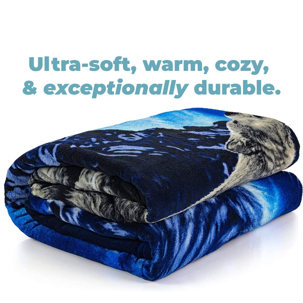 Dawhud Direct Howling Wolves Fleece Blanket - 50 x 60 Inches Soft Plush Blanket for Men, Women, and Kids - Cozy Blanket with Wolf Design for Home Decor, Camping, or Outdoor Use - Gift for Wolf Lovers