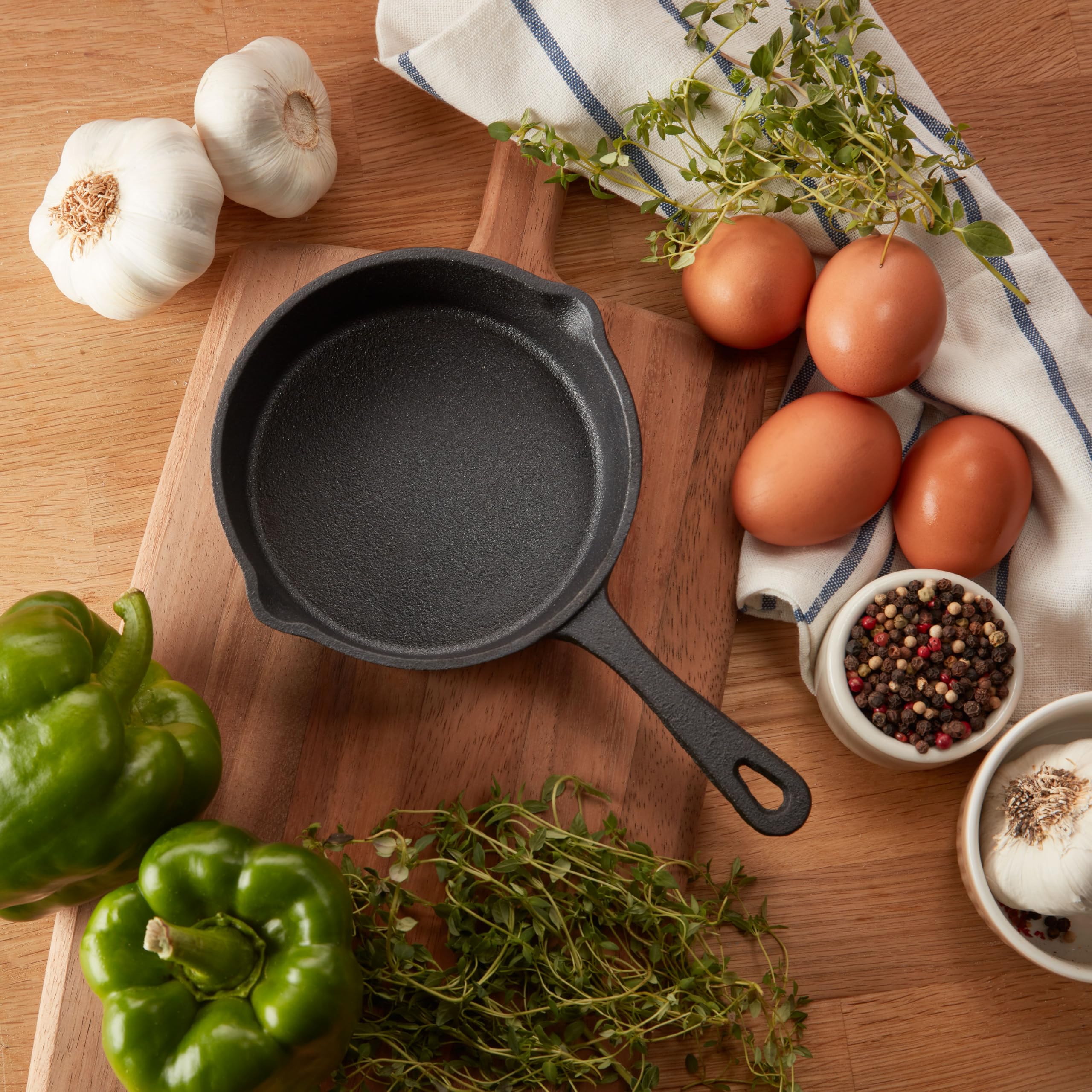 Casamoda 5.4 inch (13.7cm) pre-seasoned cast iron skillet, Mini Fry Pan, Round