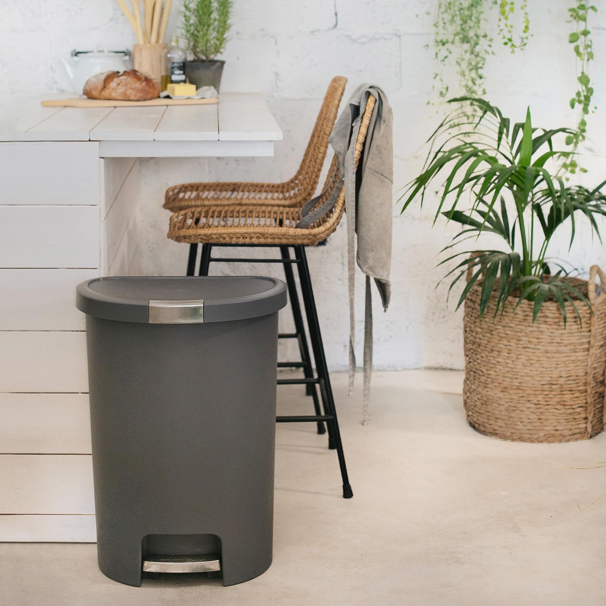 Curver Infinity 43.9 Liter / 13 Gallon Plastic Kitchen Trash Can with Foot Pedal and Locking Lid - Perfect for Household Use Indoor for Garbage Disposal or Recycling, Black