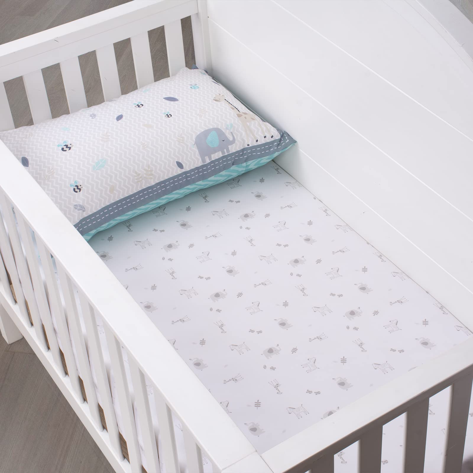 Cloele 3 Piece Toddler Bedding Set - Grey Toddler Comforter Set for Boys Girls includes Giraffe Quilt Fitted Sheet Pillowcase Microfiber Soft Standard Kids Bedding Toddler Comforter & Sheet Set