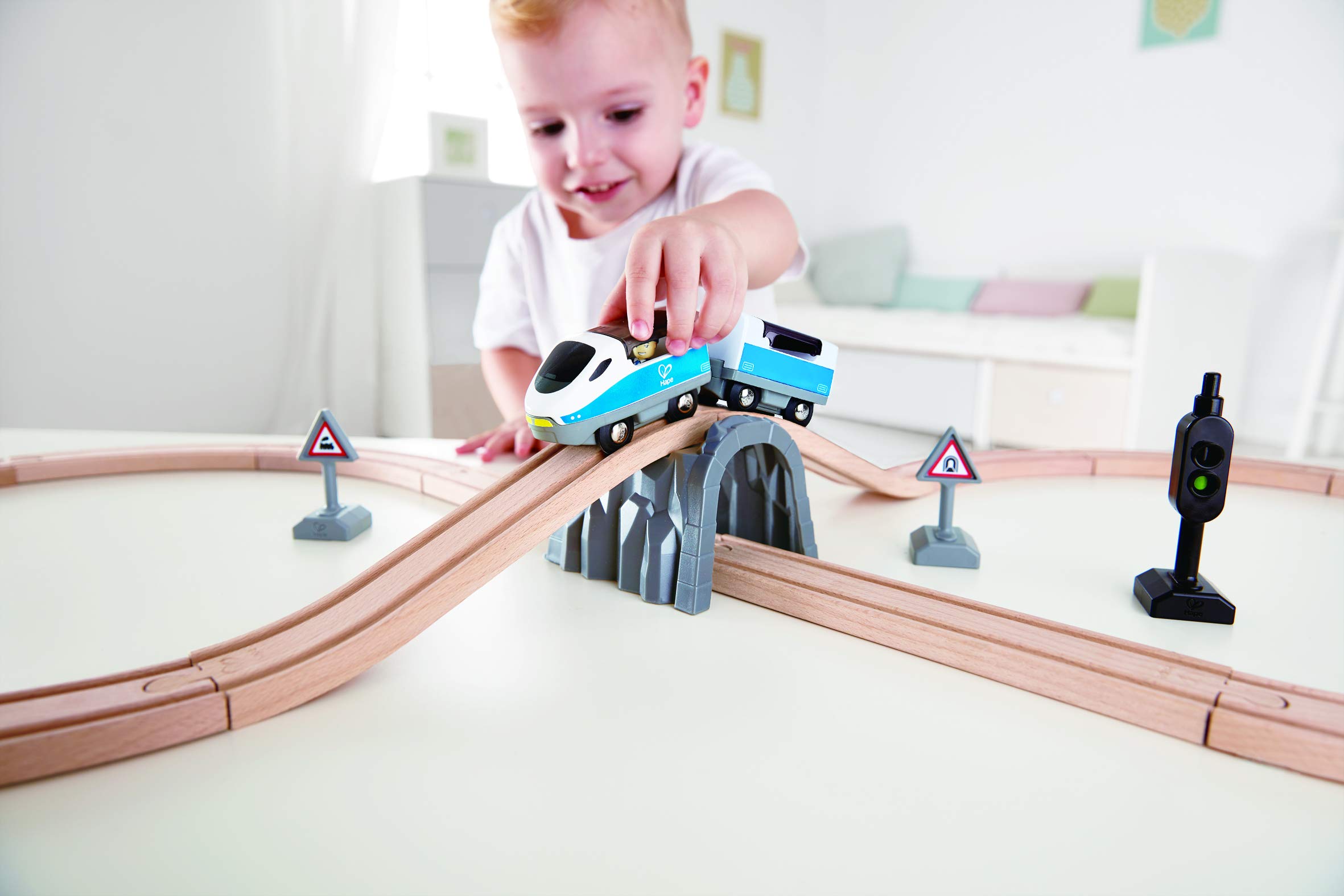 Hape E3729 Figure 8 Safety Train Railway Set, 14.76" L x 3.15" W x 9.45" H, Multicolor