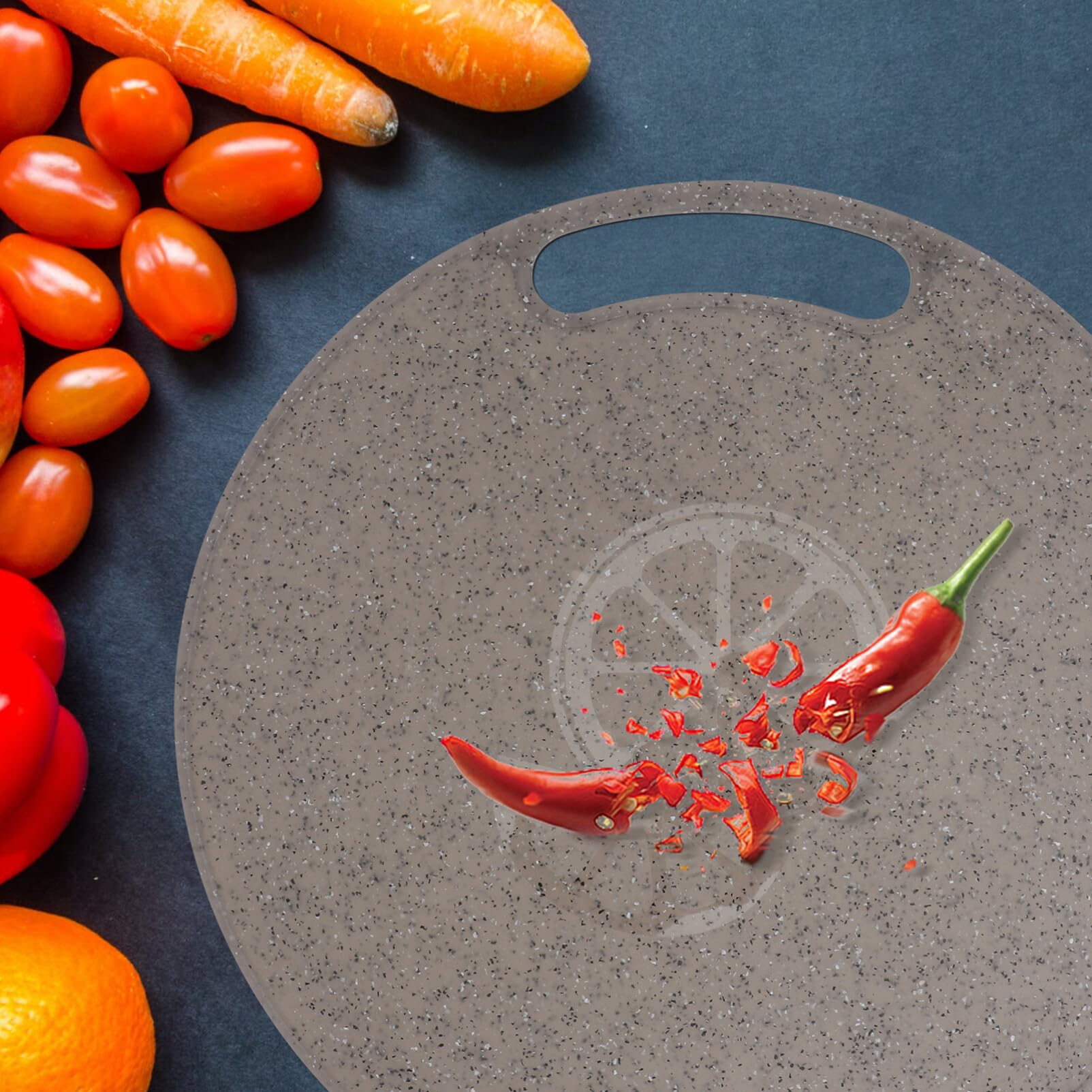 Cabilock Kitchen Cutting Board Round Plastic Chopping Block Hangable Fruit Vegetables Cutting Board with Handles for Home Restaurant Pub 31. 0x0. 5cm