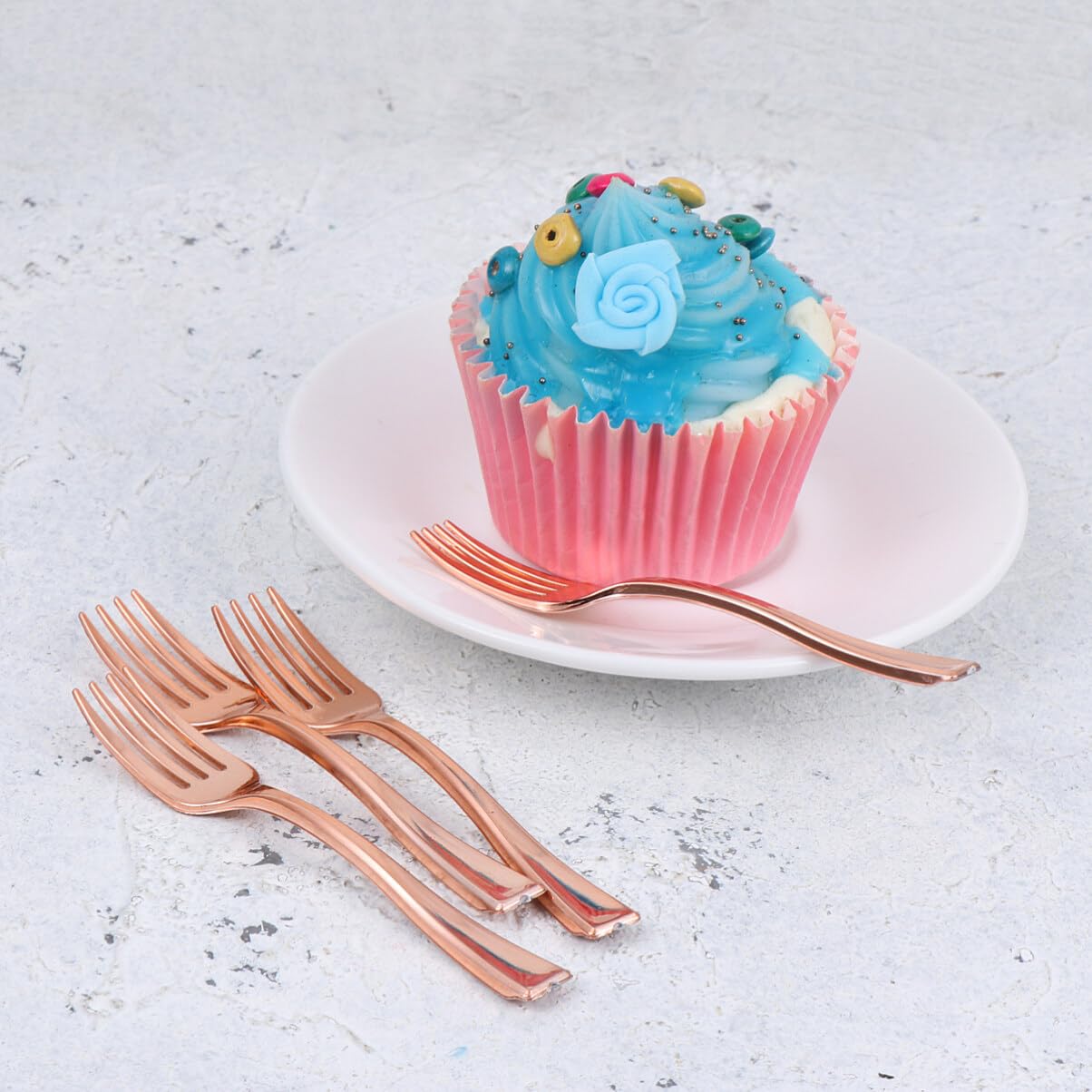 Cabilock 24pcs Disposable Mini Fork Fruit Dessert Pudding Forks Mini Plastic Tasting Forks for Appetizer Desserts Cocktail Cake Fruit Wedding Party Rose Gold