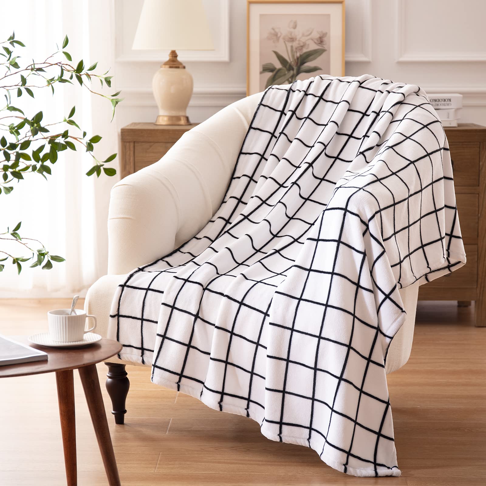 Bertte Fleece Throw Blanket Super Soft Cozy Warm Lightweight Throw for Sofa Couch Luxury Decorative Velvet Pattern Bed Blanket - 50"x 60", Black and White