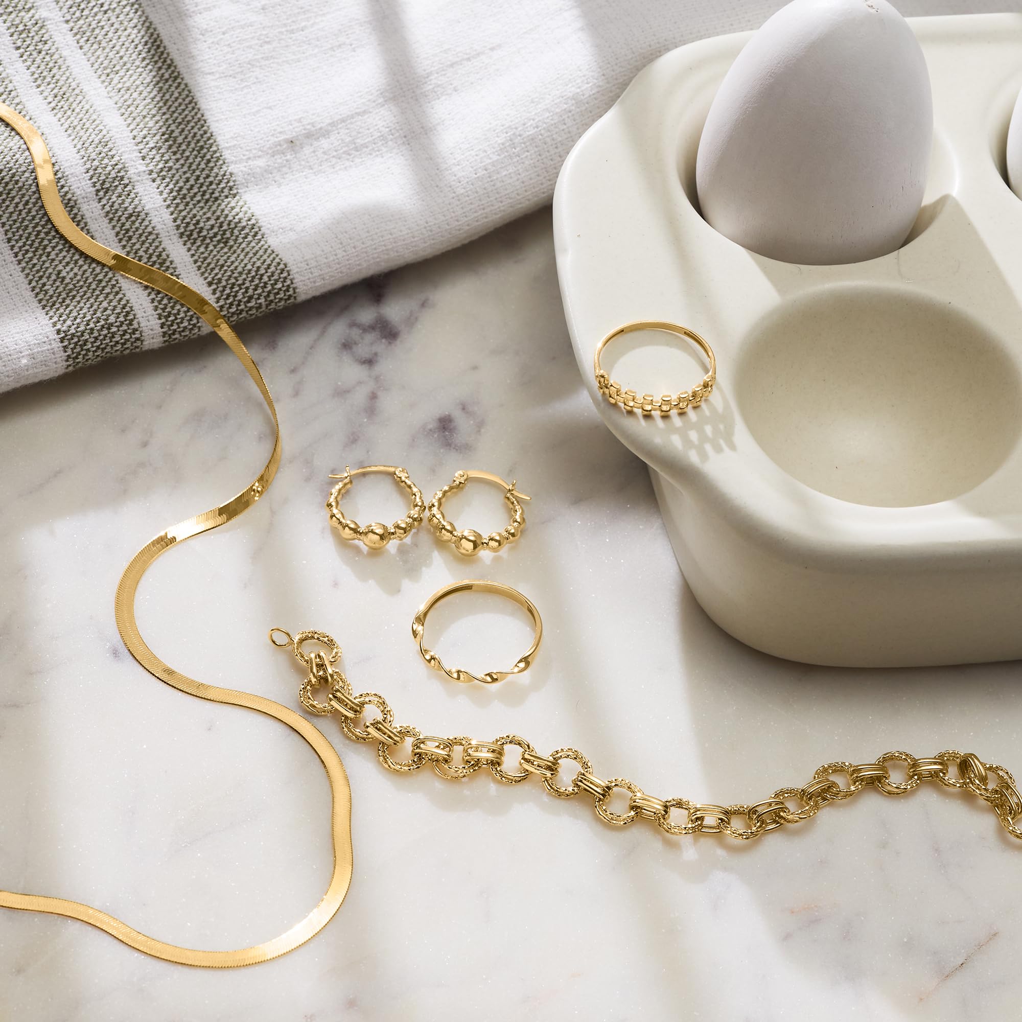 Canaria 10kt Yellow Gold Twisted Ring. Size 9