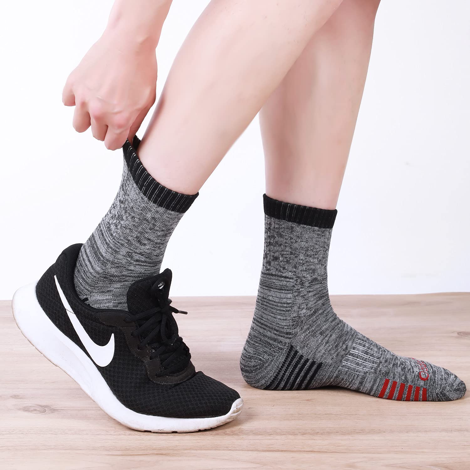 Bigfoot spider Men's Hiking Socks Running Athletic Socks Multi-pack Outdoor Recreation Cushion Crew Socks