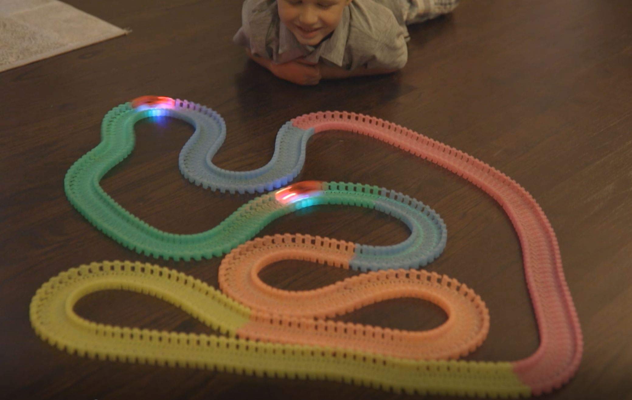 Mindscope Twister Tracks Micro Neon Glow in The Dark 11 feet Flexible Assembly Track Emergency Series Rechargeable car