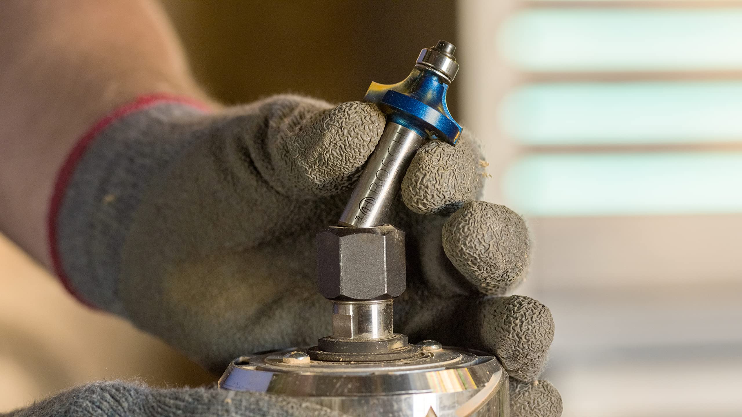 BOSCH 85594M 1-1/4-Inch Diameter 43/64-Inch Cut Carbide Tipped Roundover Router Bit 1/2-Inch Shank