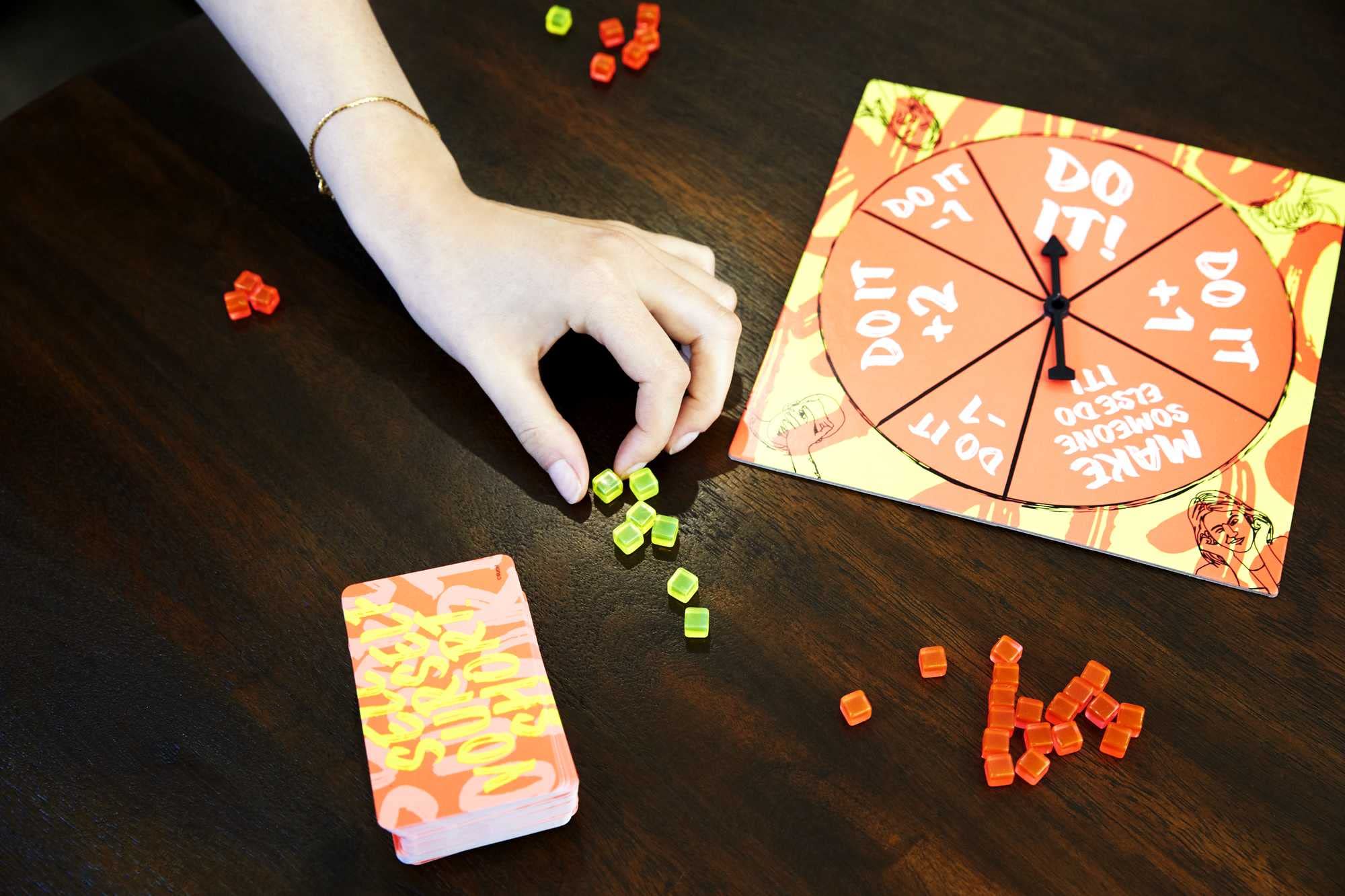 Mattel Games Sell Yourself Short, Hilarious Party Game for Adults and Teens, with Spinner, 112 Cards and 41 Tokens, Makes a Great Gift for 14 Year Olds and Up