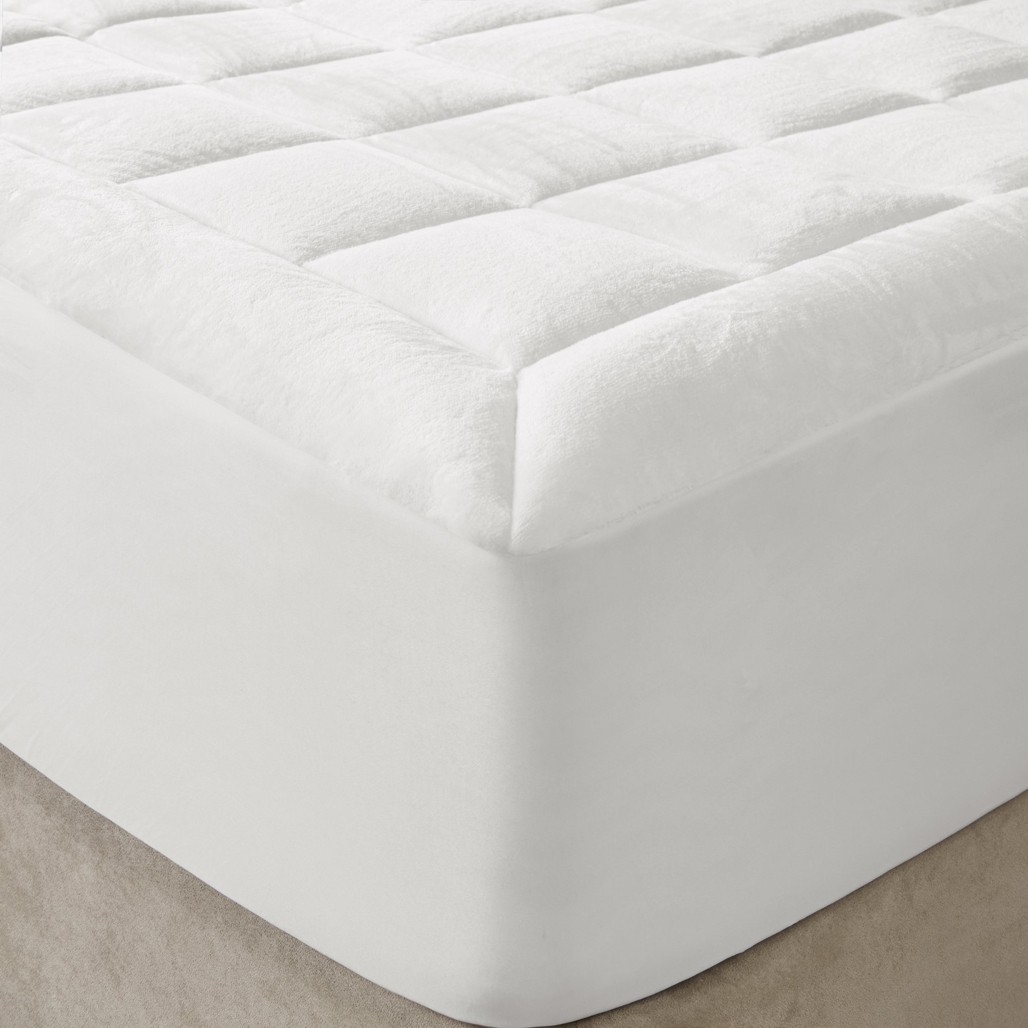 Madison Park Waterproof Mattress Protector, Cloud Soft Plush Mattress Cover, Overfilled Mattress Pad, Fitted Pocket Fits Up to 18 Inch, Machine Washable Bed Cover, White Full