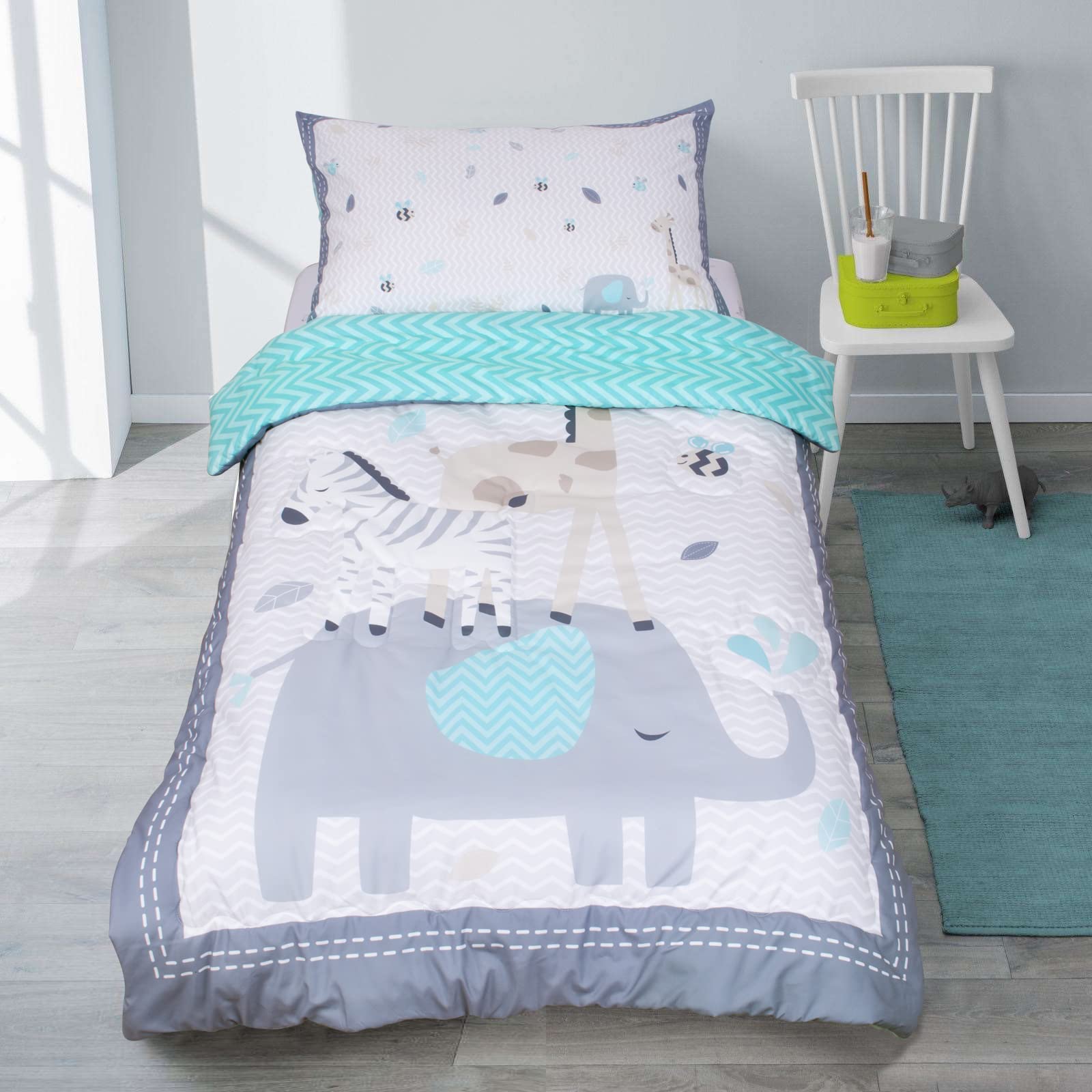 Cloele 3 Piece Toddler Bedding Set - Grey Toddler Comforter Set for Boys Girls includes Giraffe Quilt Fitted Sheet Pillowcase Microfiber Soft Standard Kids Bedding Toddler Comforter & Sheet Set