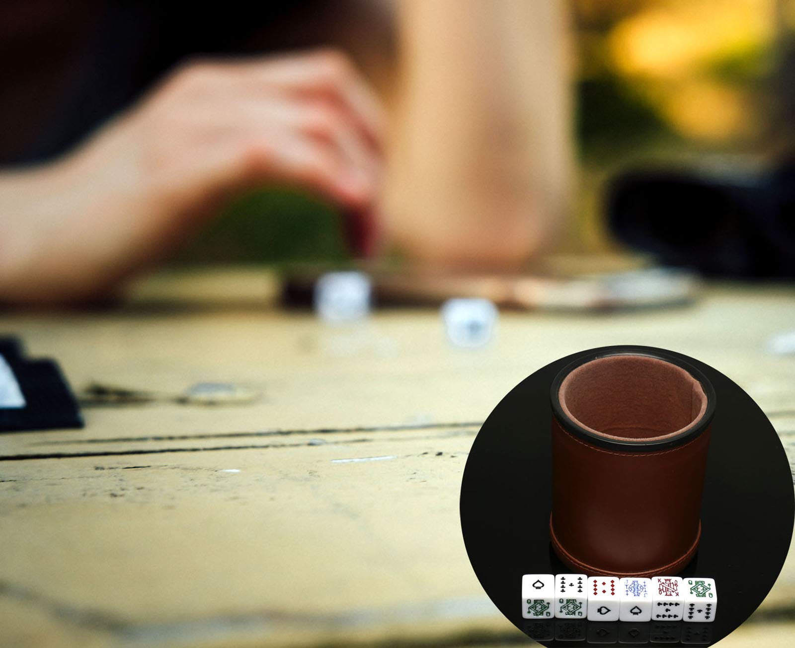 Leatherette Dice Cup and 6 White Dices Felt-Lined Quiet Shaker for Yahtzee/Farkle/Liars Dice Game