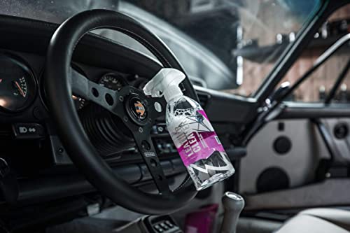 GYEON Quartz Q²M LeatherCleaner Mild 500 ml - Gentle Leather Cleaner Safe for All Leather Types - Remove Dirt and Oil from All Leather to Prepare for Protection