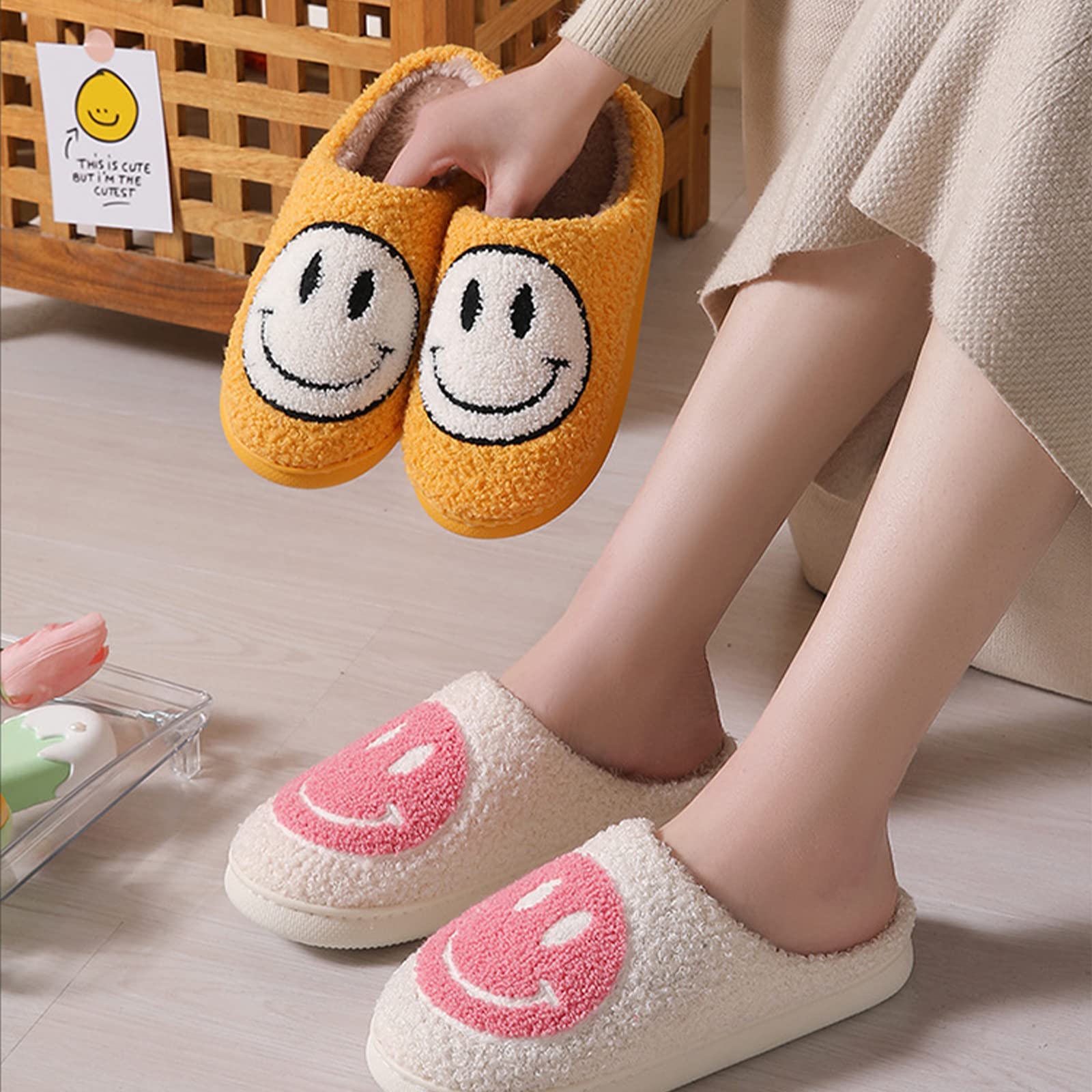 Beishani Smiley Face Slippers for Women, Cozy Smiley Slippers Fluffy Retro Preppy Slippers Comfy Happy Face Slippers Soft Slippers for Women