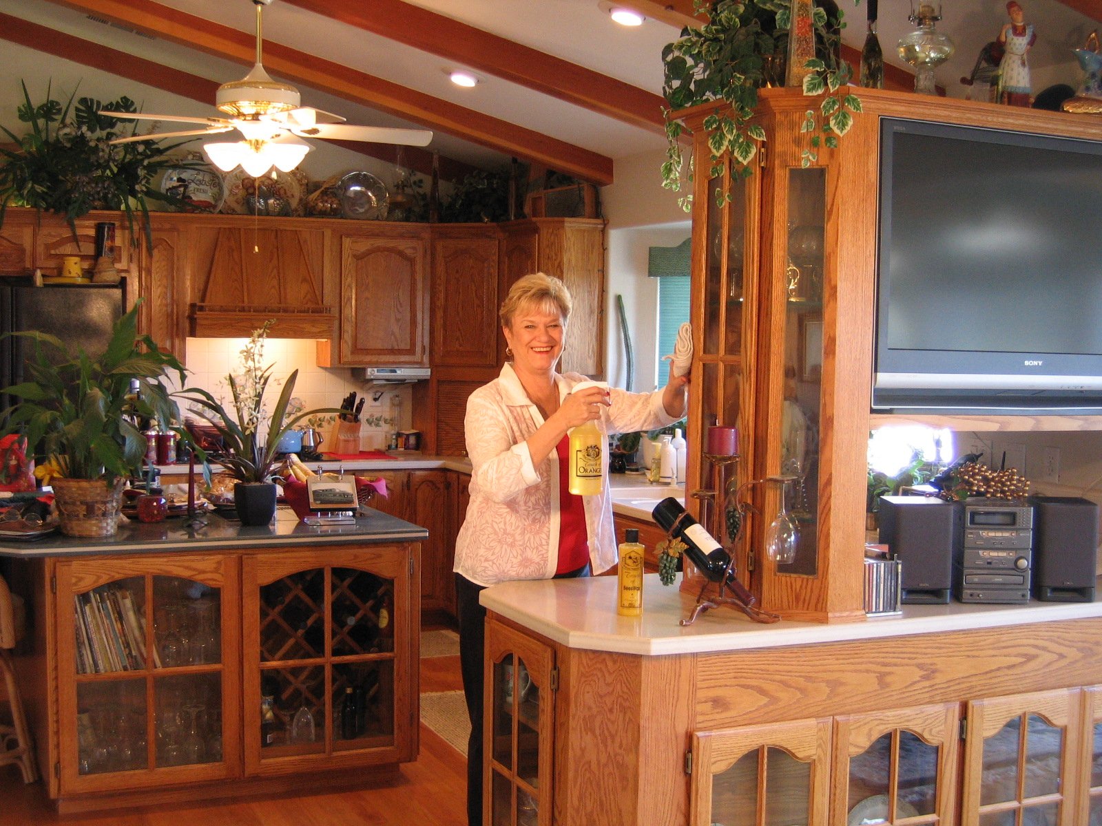 Howard Orange Oil 64 Ounce Half Gallon, Clean Kitchen Cabinets, Best Furniture Polish, Orange Wood Cleaner