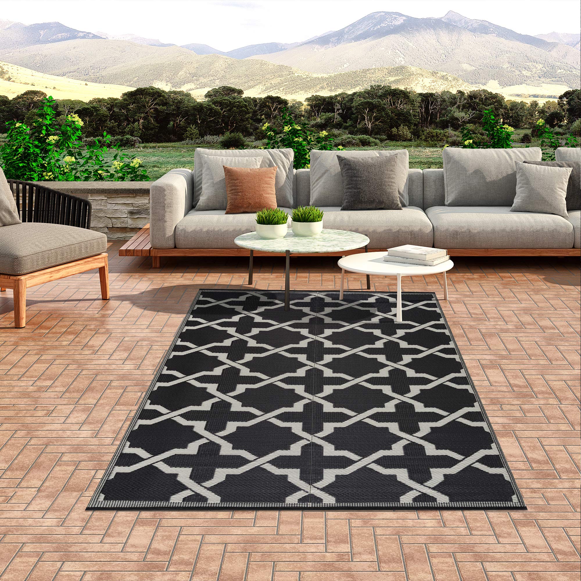 Beverly Rug Outdoor Reversible Plastic Area Rug-3'11 inchx 5'11 inch-Nevada,21102-Black / White
