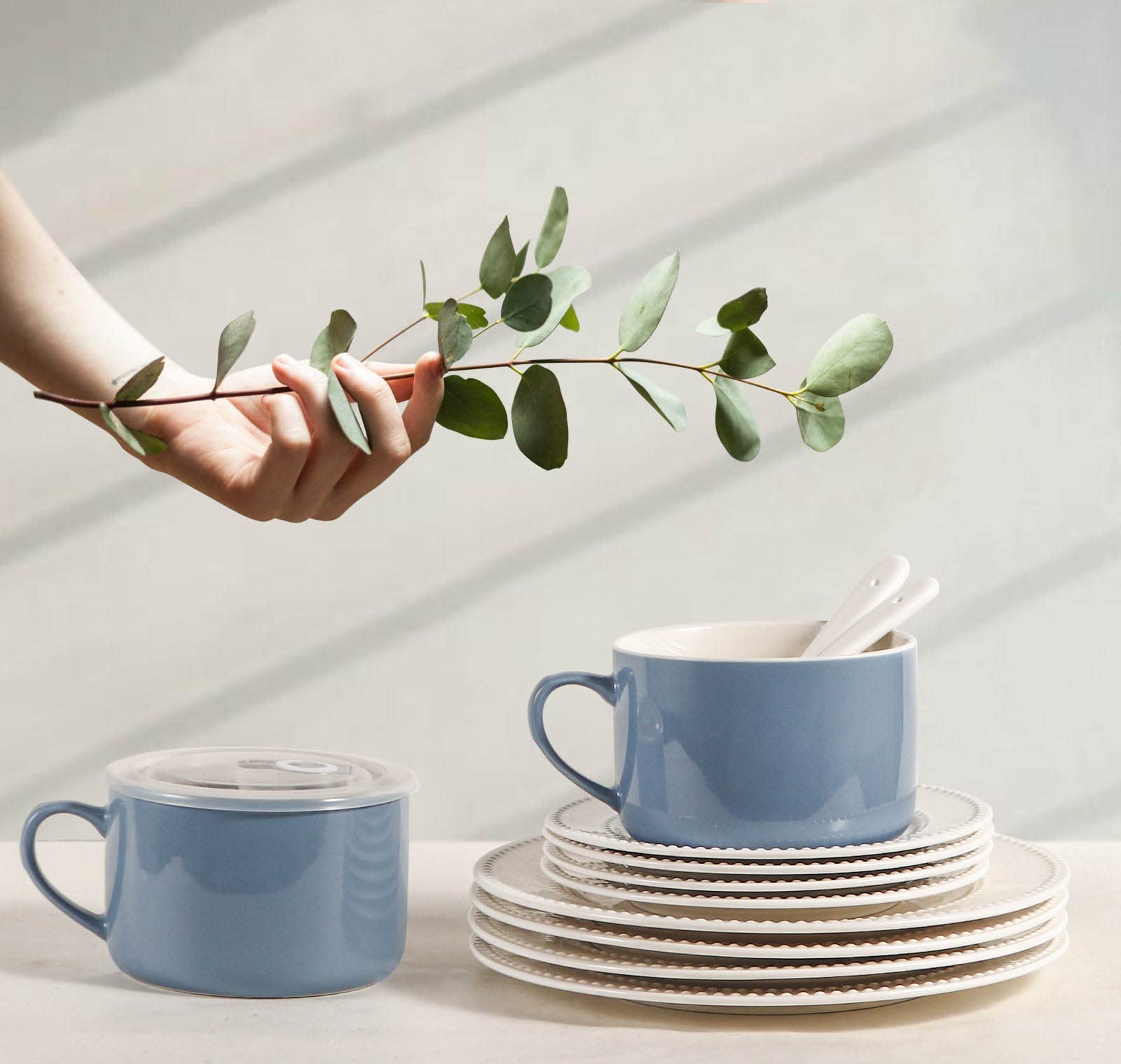 Wareland Soup Bowls with Handles & Spoons, 30oz Ceramic Ramen Bowl with Lid, Large Soup Mugs/Cups for Instant Noodle, Big Cereal Bowls for Oatmeal, Soup Containers with Lids, Set of 2, Sky Blue