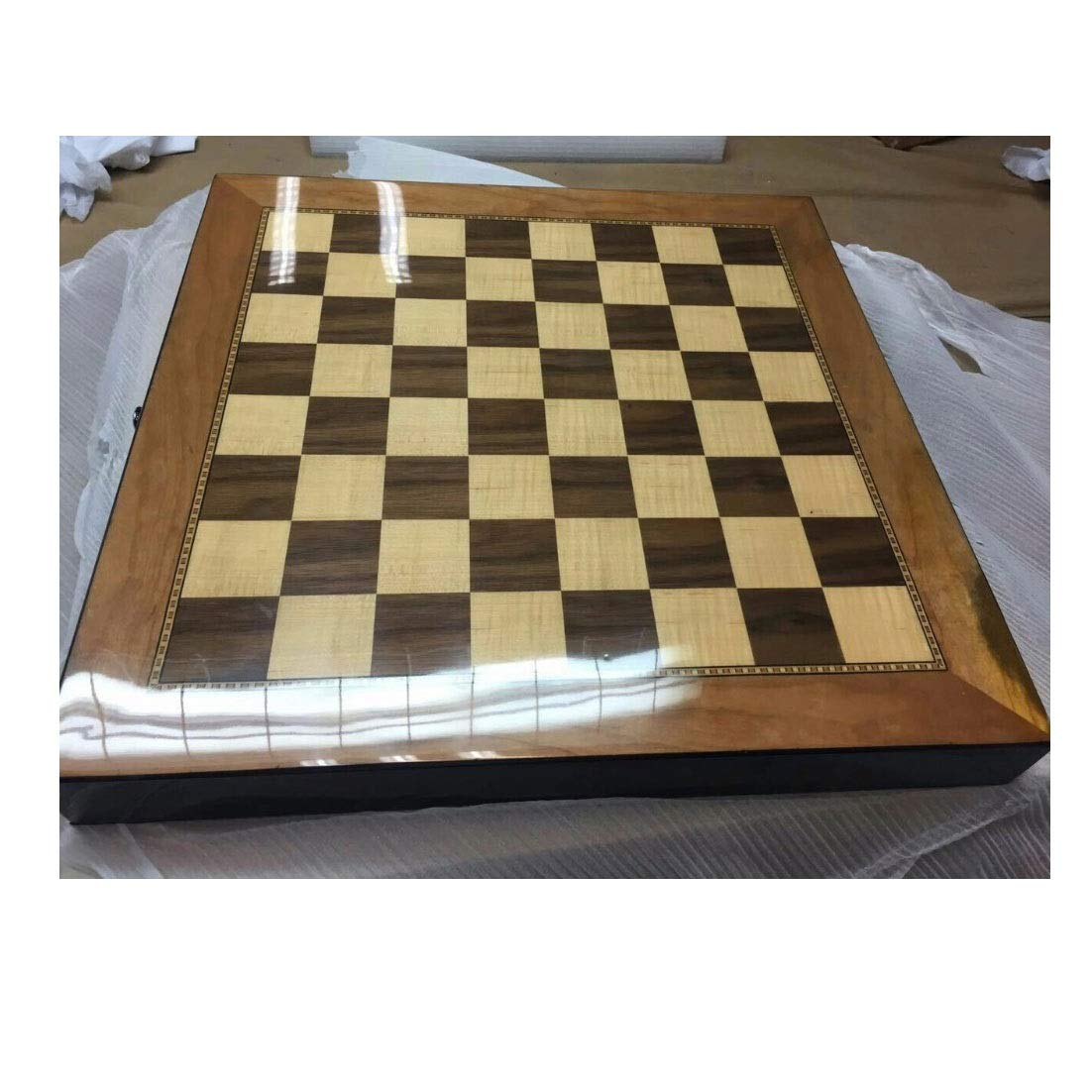 Chess Set Exquisite Furniture Decoration Chess with Unfoldable Chess Board Suitable for Children and Adults Over 3 Years Old