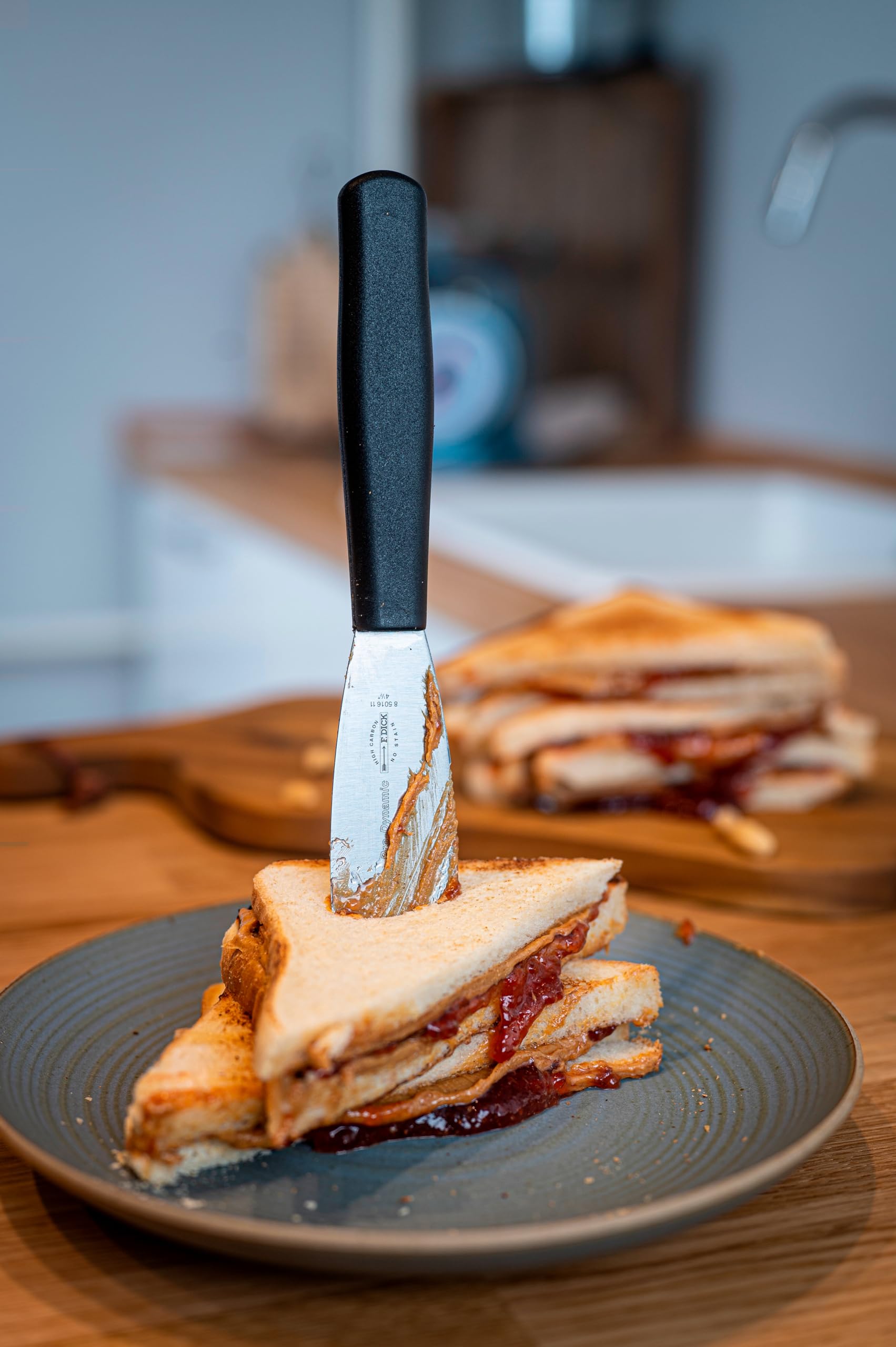 F. DICK β ProDynamic Bread & Sandwich Knife - Serrated butter knife with 4.3" blade & 56 HRC - Ideal for cutting & spreading - Two grindings - Stainless steel - Ergonomic handle - Made in Germany