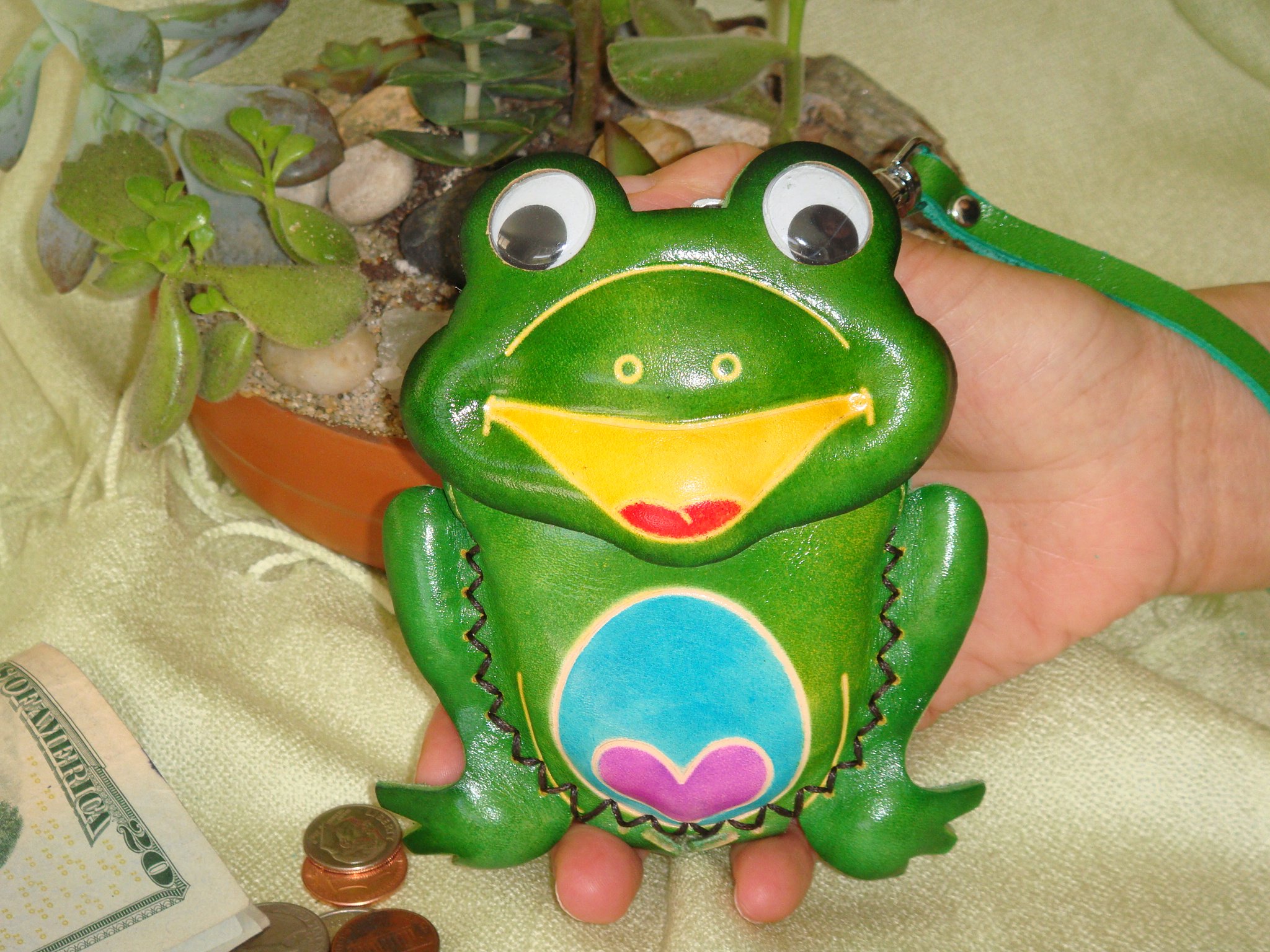 Leather Frog Change, Jewelry Holder. Handmade Happy Frog Coin Pouch, Wrist Strap and Zipper.