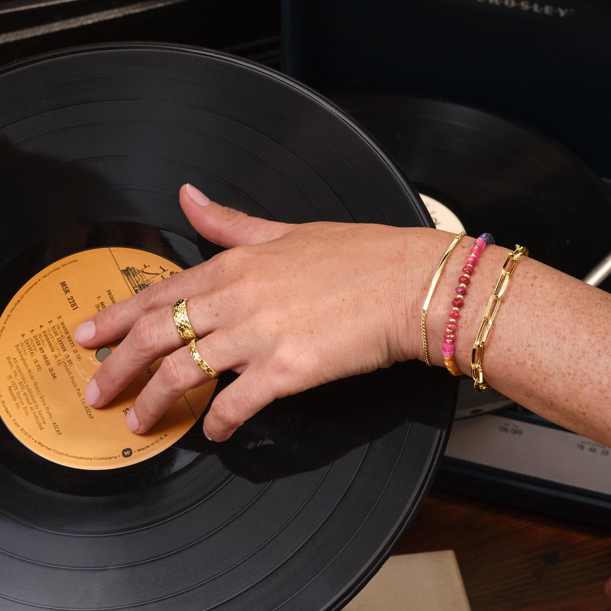 Canaria 10kt Yellow Gold Paper Clip Link Bracelet. 7 inches