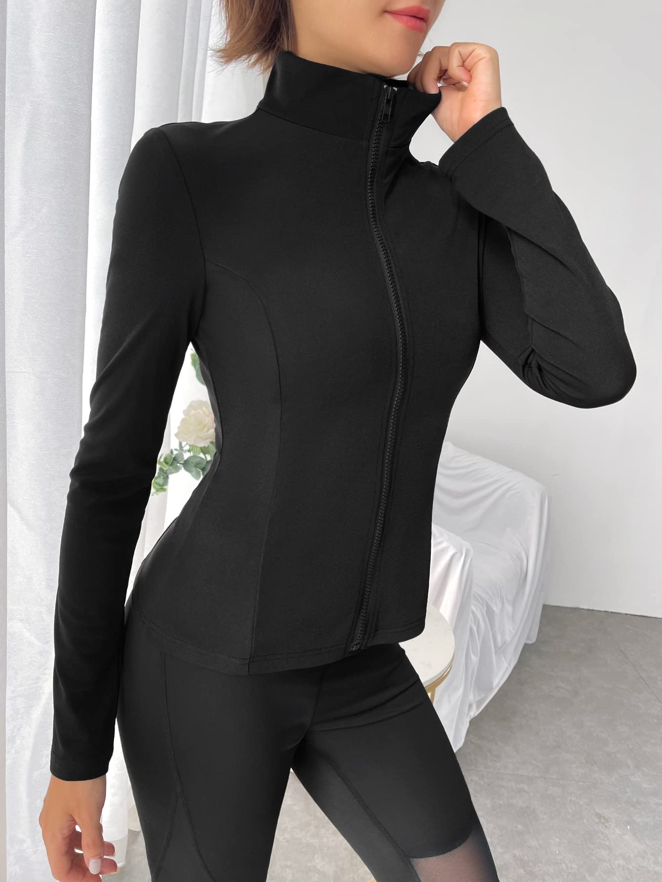 Cozyease Women's Athletic Zip Up Lightweight Jacket Long Sleeve Cropped Workout Tops with Thumb Holes Black Plain Solid M