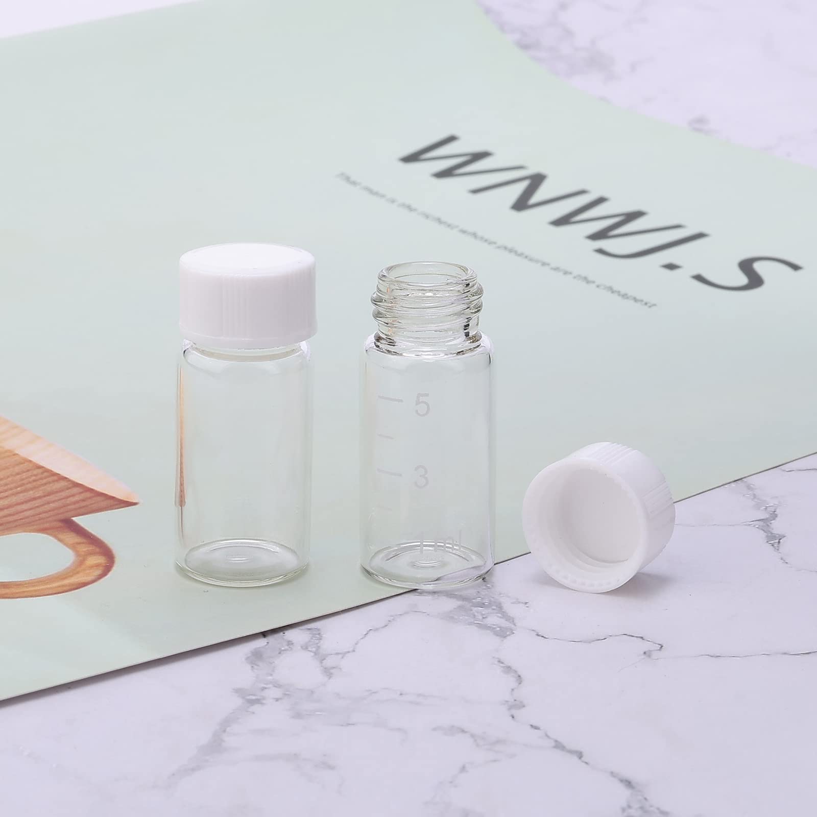 Csfglassbottles 30PCS 5ml (0.17 Oz) Clear Liquid Sampling Sample Scale White Screwcap Glass Vials Bottles for Chemistry Lab Chemicals(15pcs with Scale, 15pcs no Scale)