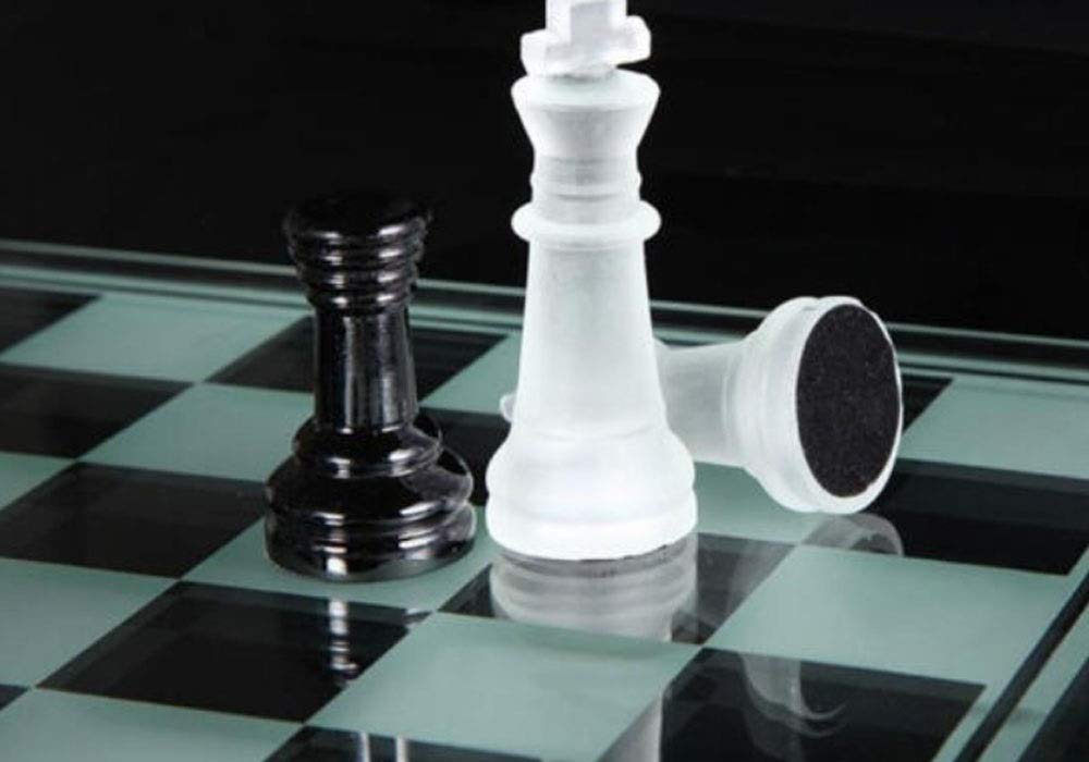 Crystals 32 Pieces Large Traditional Chess Glass Board Set Beautiful Game and Party Fun by