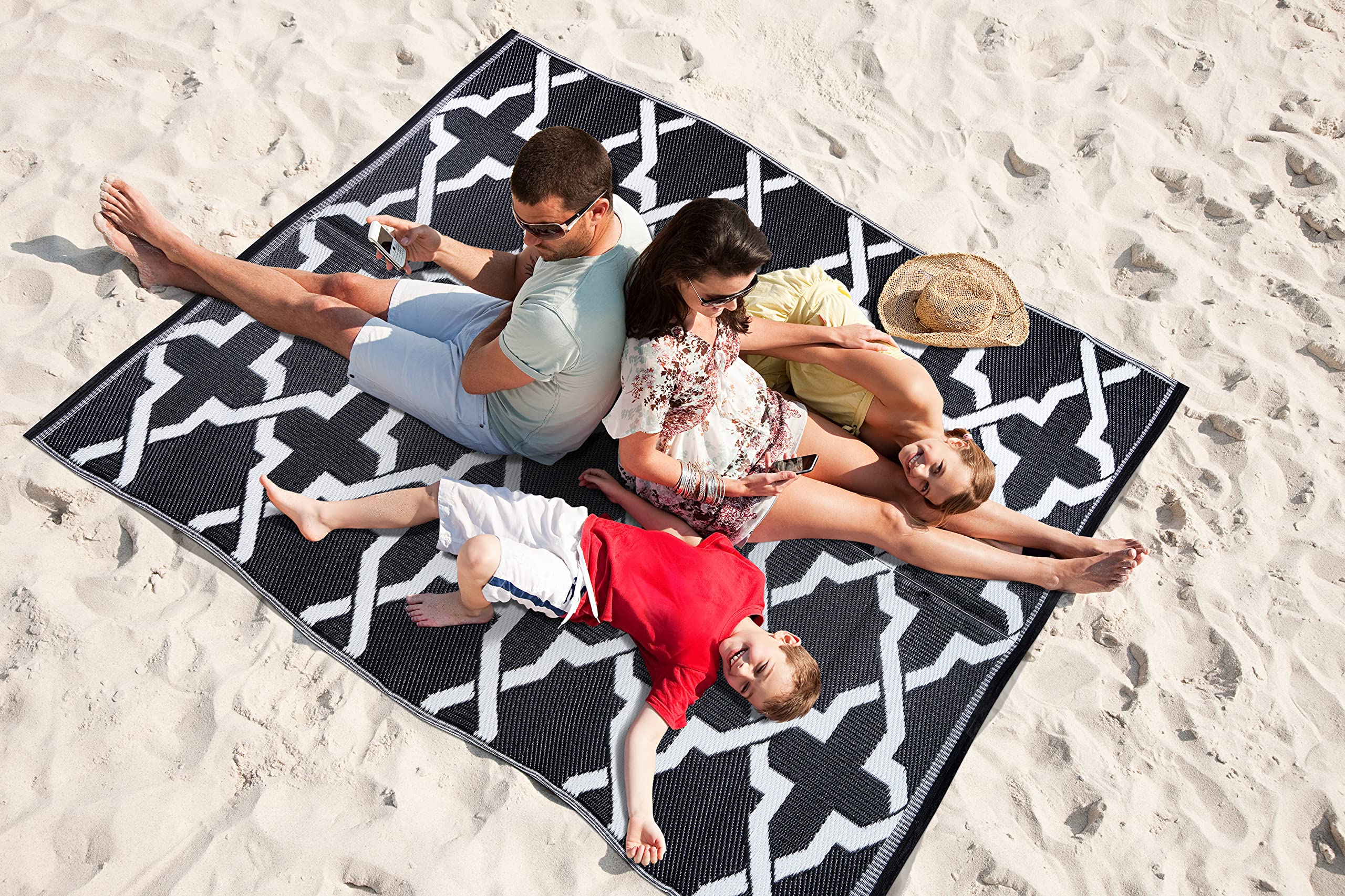 Beverly Rug Outdoor Reversible Plastic Area Rug-3'11 inchx 5'11 inch-Nevada,21102-Black / White