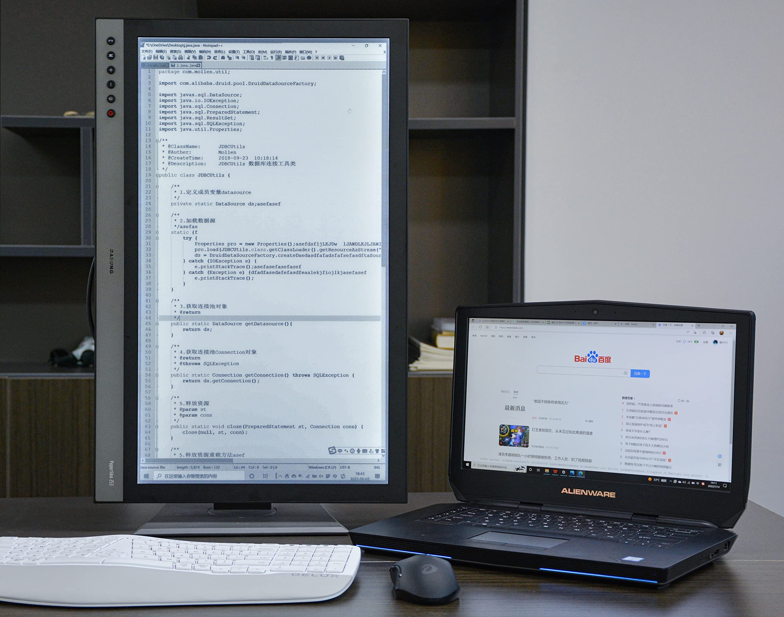 DASUNG 25.3" Paper Like 253 E-Ink Monitor with Front Light (Dark Knight Version)