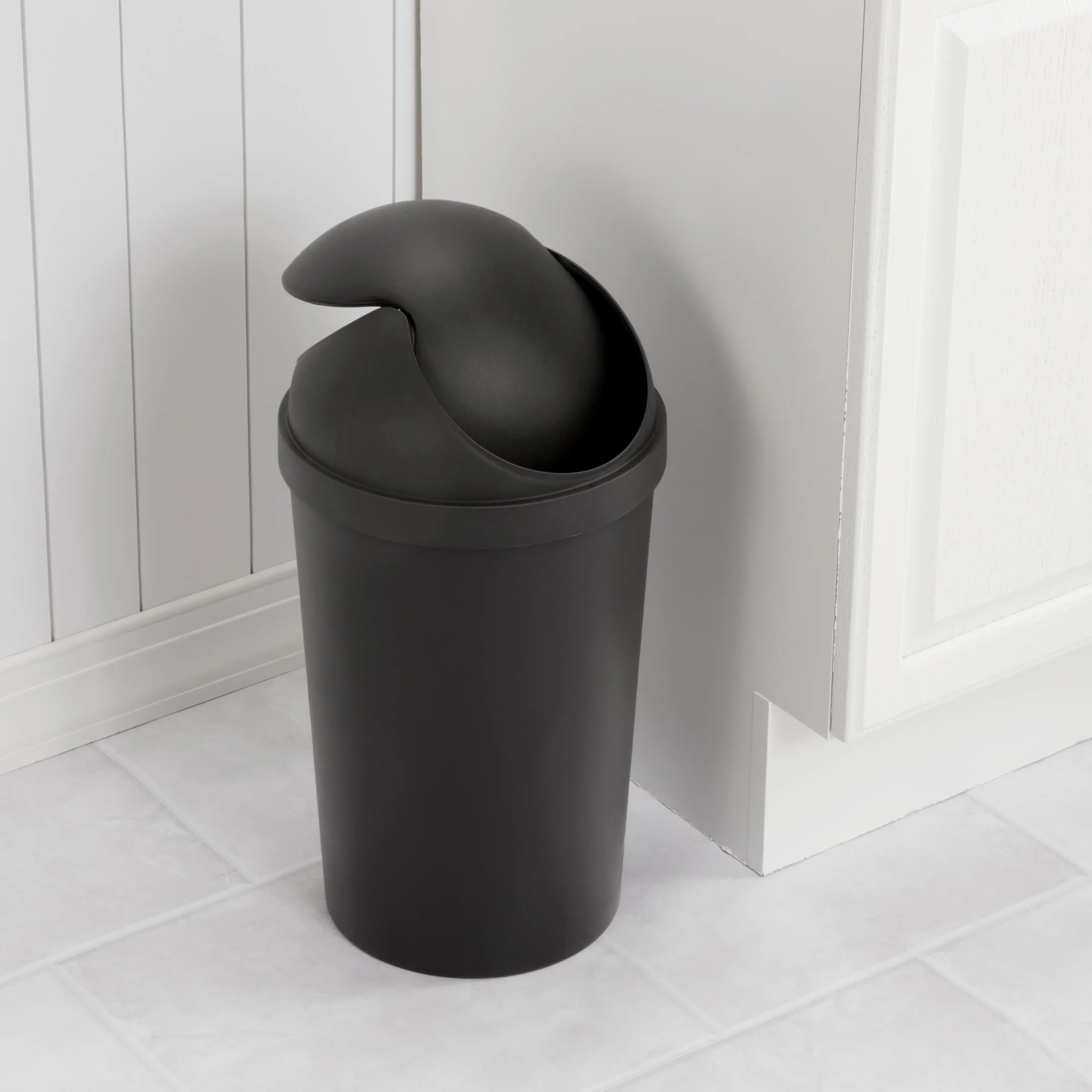 DqOasd 3 Gallon Round Wastebasket with Lid, Small Plastic Trash Can for The Bathroom, Bedroom, Dorm or Home Office, Black