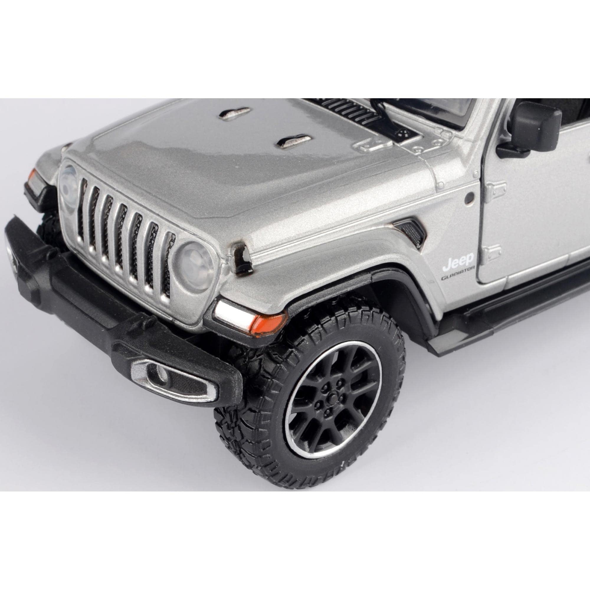 Motormax Toy 2021 Gladiator Overland (Closed Top) Pickup Truck Silver Metallic 124-127 Diecast Model Car by Motormax 79365