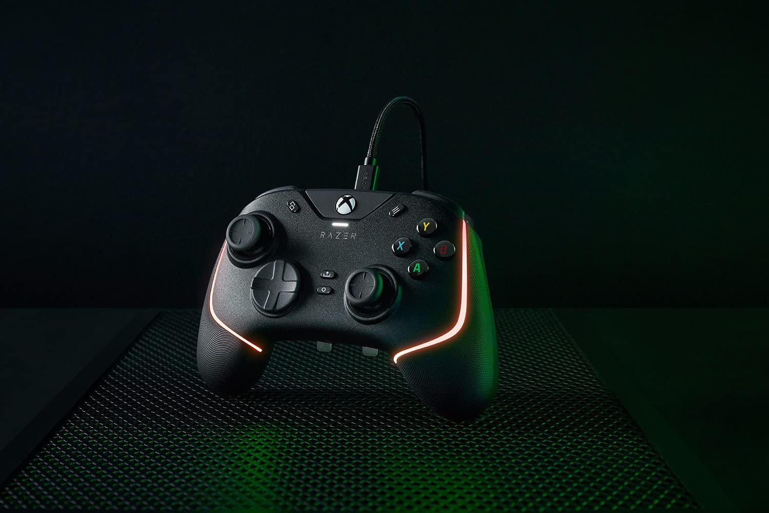 Razer Wolverine V2 Chroma - VOLL Anpassbarer Xbox Series X|S Controller mit RGB-Beleuchtung (6 Multifunktionstasten, austauschbare Stick-Kappen, Hair-Trigger-Modus) Black