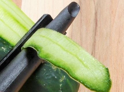 Cestari Serrated Ceramic Knife Set of 2 Knives and Peeler: includes 6 inch Tomato Knife, 8 inch Bread Knife, and Straight Edge Ceramic Vegetable Peeler