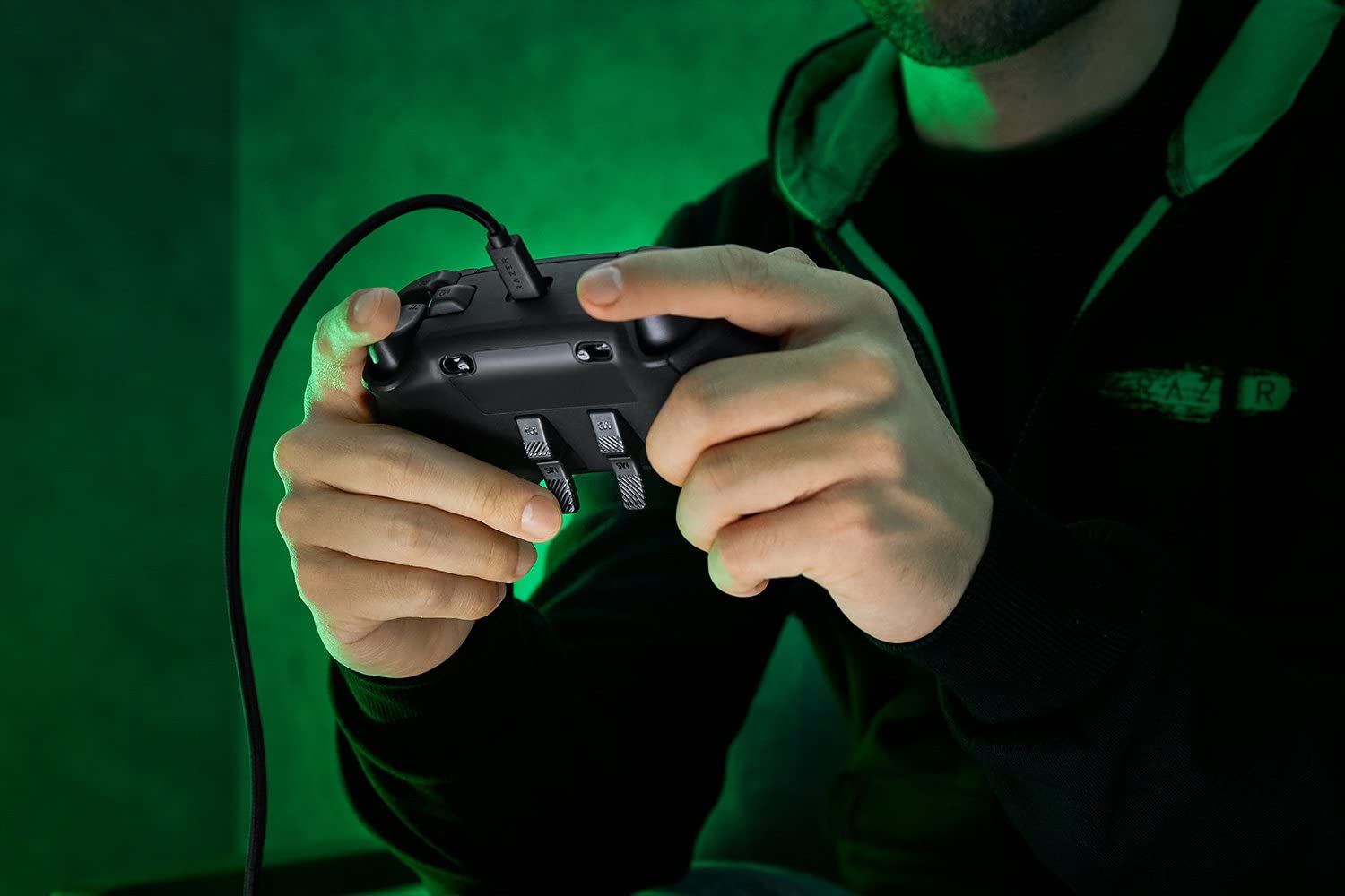 Razer Wolverine V2 Chroma - VOLL Anpassbarer Xbox Series X|S Controller mit RGB-Beleuchtung (6 Multifunktionstasten, austauschbare Stick-Kappen, Hair-Trigger-Modus) Black