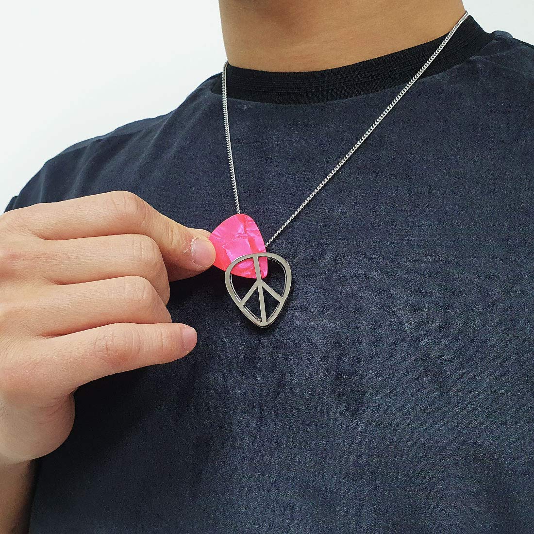 PICKRING Peace shape Guitar Pick Holder Necklace/Guitar Picks Keeper Storage Pendant Necklace Musicians Gifts (Metal Black)