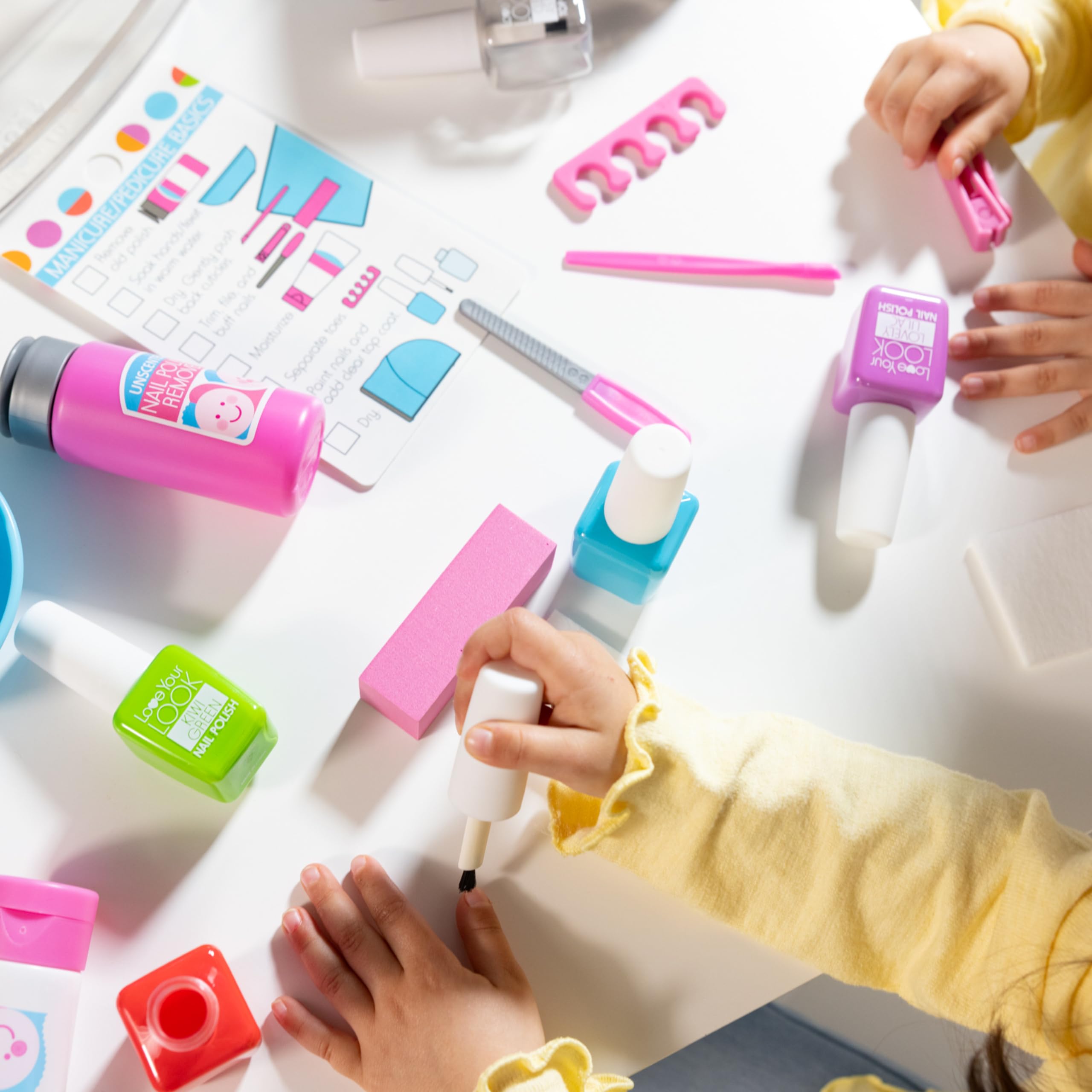 Melissa & Doug Love Your Look Pretend Nail Care Play Set β 20 Pieces for Mess-Free Play Mani-Pedis (DOES NOT CONTAIN REAL COSMETICS) , Pink