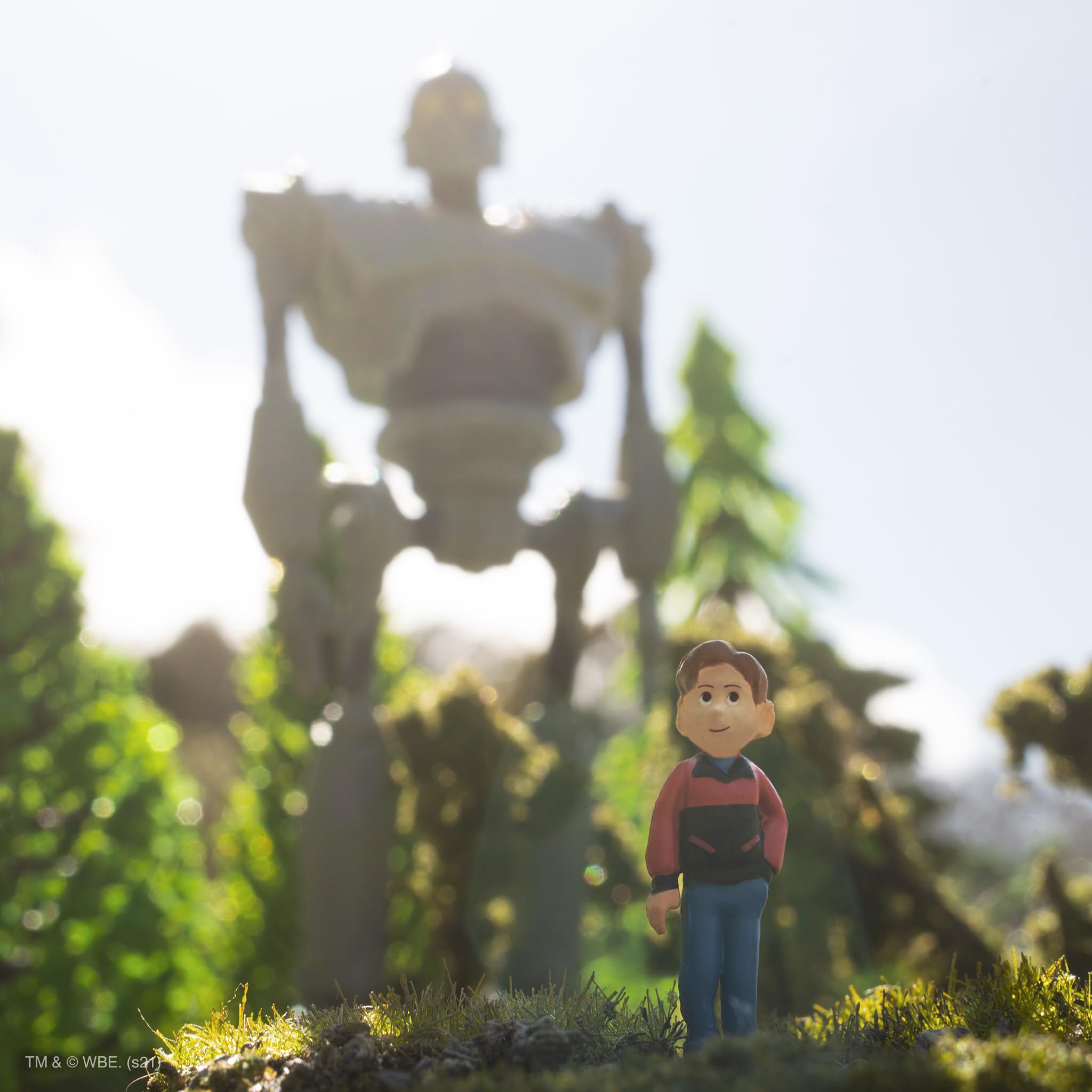 Super7 The Iron Giant - 3.75" Iron Giant Action Figure with Hogarth Hughes Accessory Classic Movie Collectibles and Retro Toys