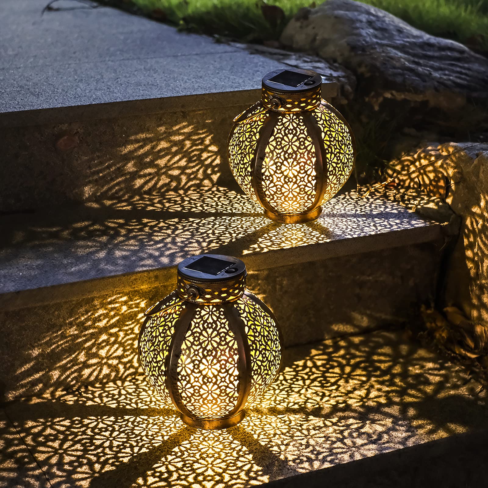 Solar Lanterns Outdoor Hanging, Solar Lights Retro Metal Waterproof Table Lanterns Solar Garden Lights with Handle for Garden, Yard Porch Patio Tabletop (2 Pack)