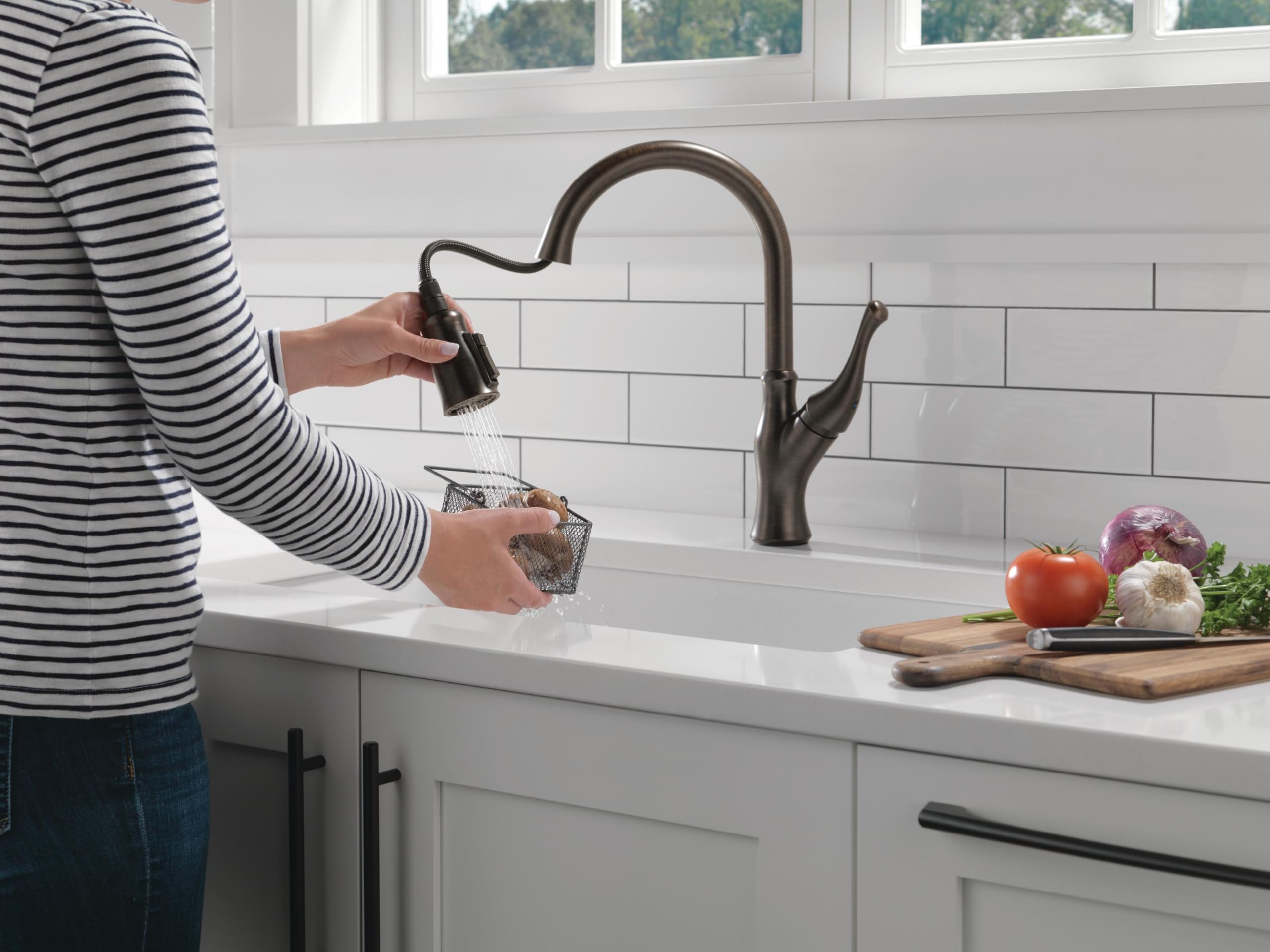 Delta Faucet Ophelia Oil Rubbed Bronze Kitchen Faucet, Kitchen Faucets with Pull Down Sprayer, Kitchen Sink Faucet, Faucet for Kitchen Sink with Magnetic Docking, Venetian Bronze 19888Z-RB-DST