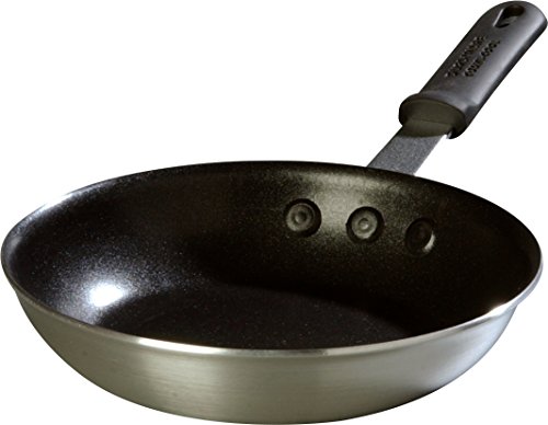 Carlisle FoodService Products 60907XRS Scratch-Resistant Aluminum Non-Stick Fry Pan With Removable Silicone Sleeve, 7